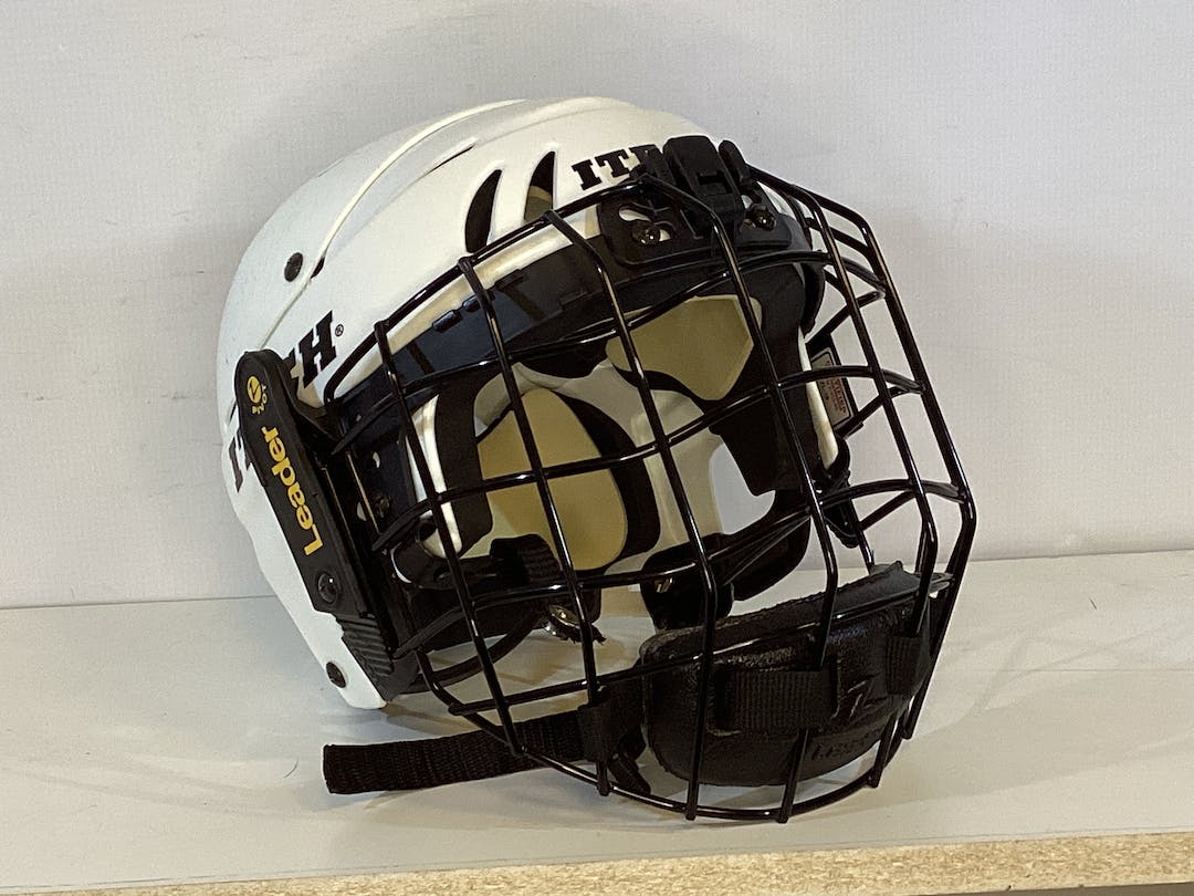 Used Itech Pivot Helmet With Cage Sm Hockey Helmets | SidelineSwap