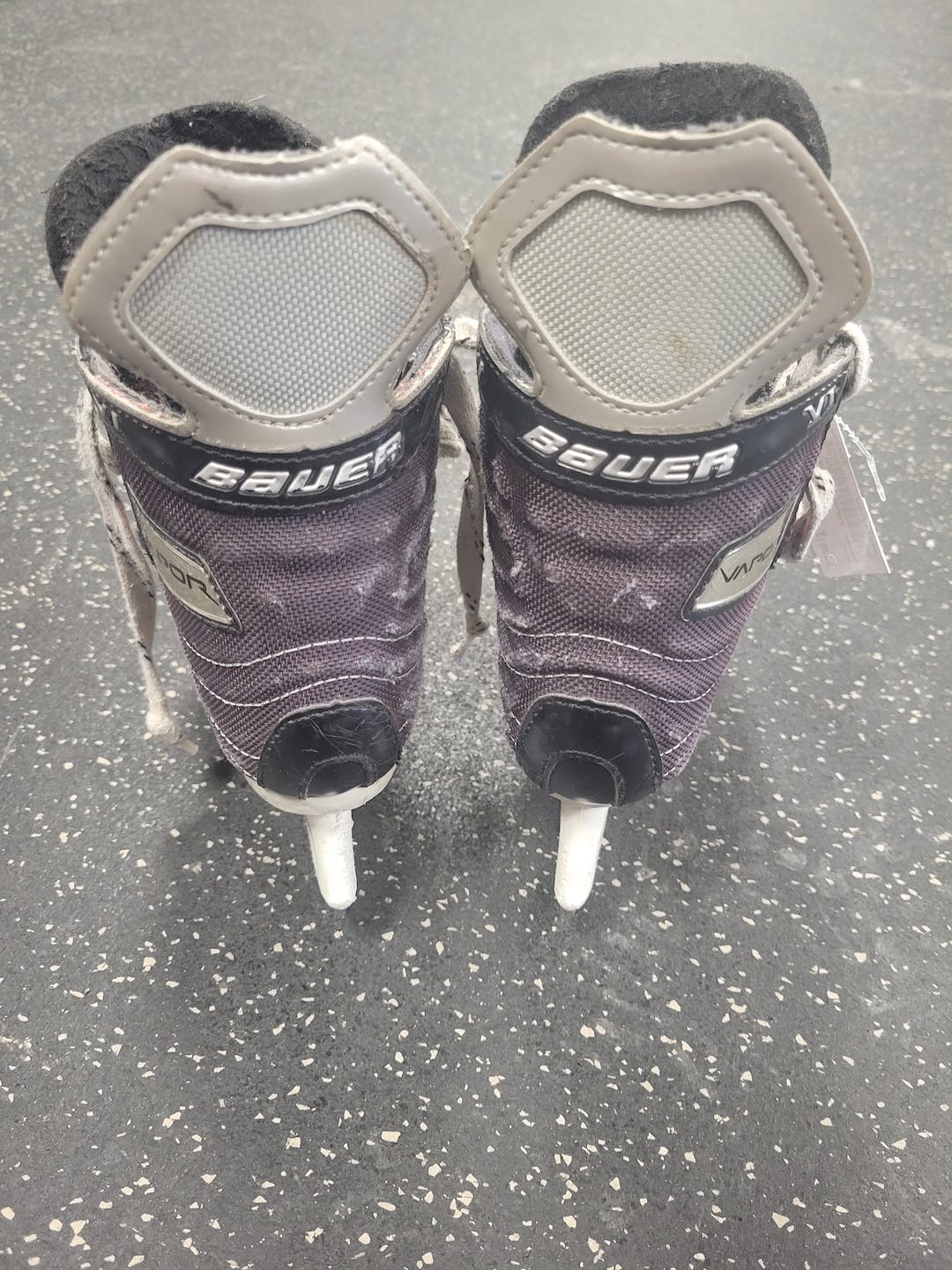 Used Bauer Vapor Vi Youth 10.0 Ice Hockey Skates | SidelineSwap