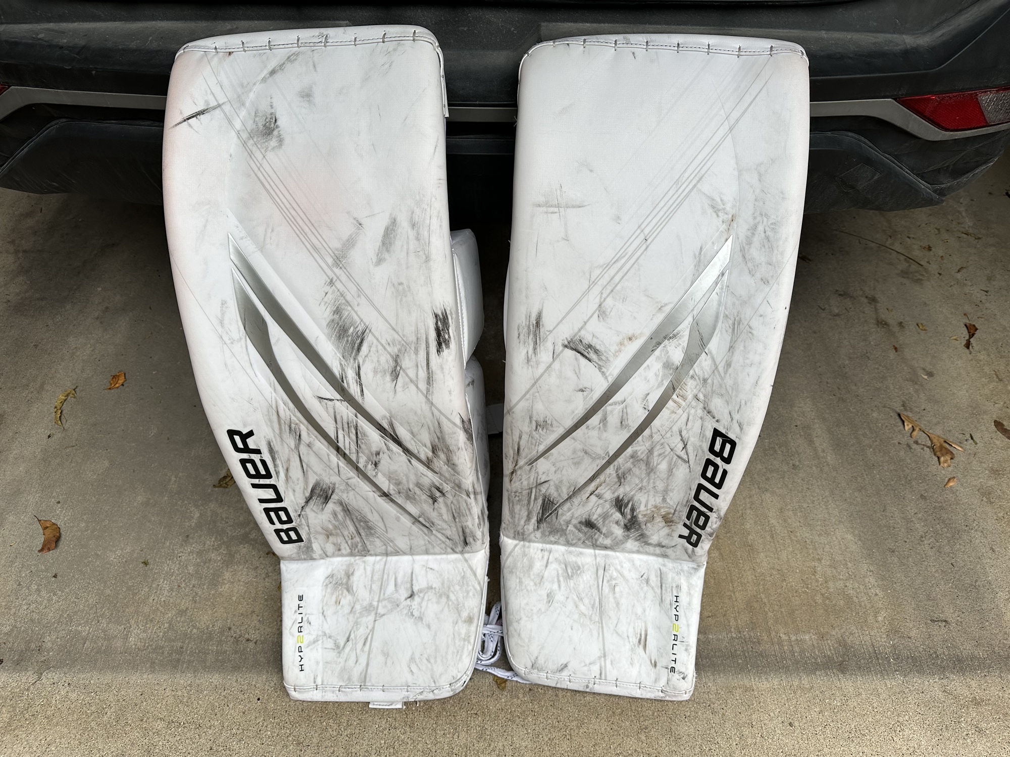 Medium Bauer Pro Stock Hyperlite 2 Goalie Leg Pads | SidelineSwap