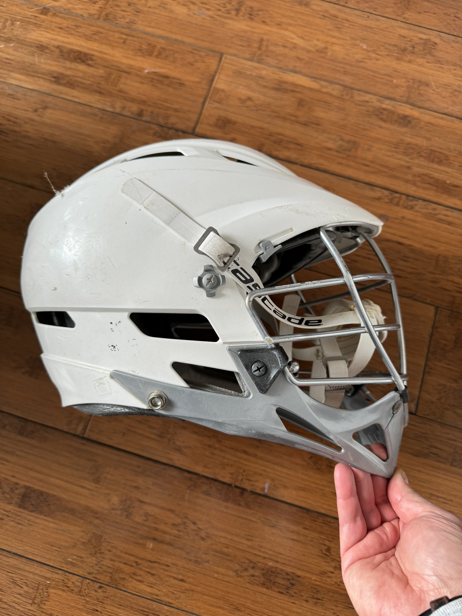 Cascade Pro-7 Lacrosse Helmet | SidelineSwap