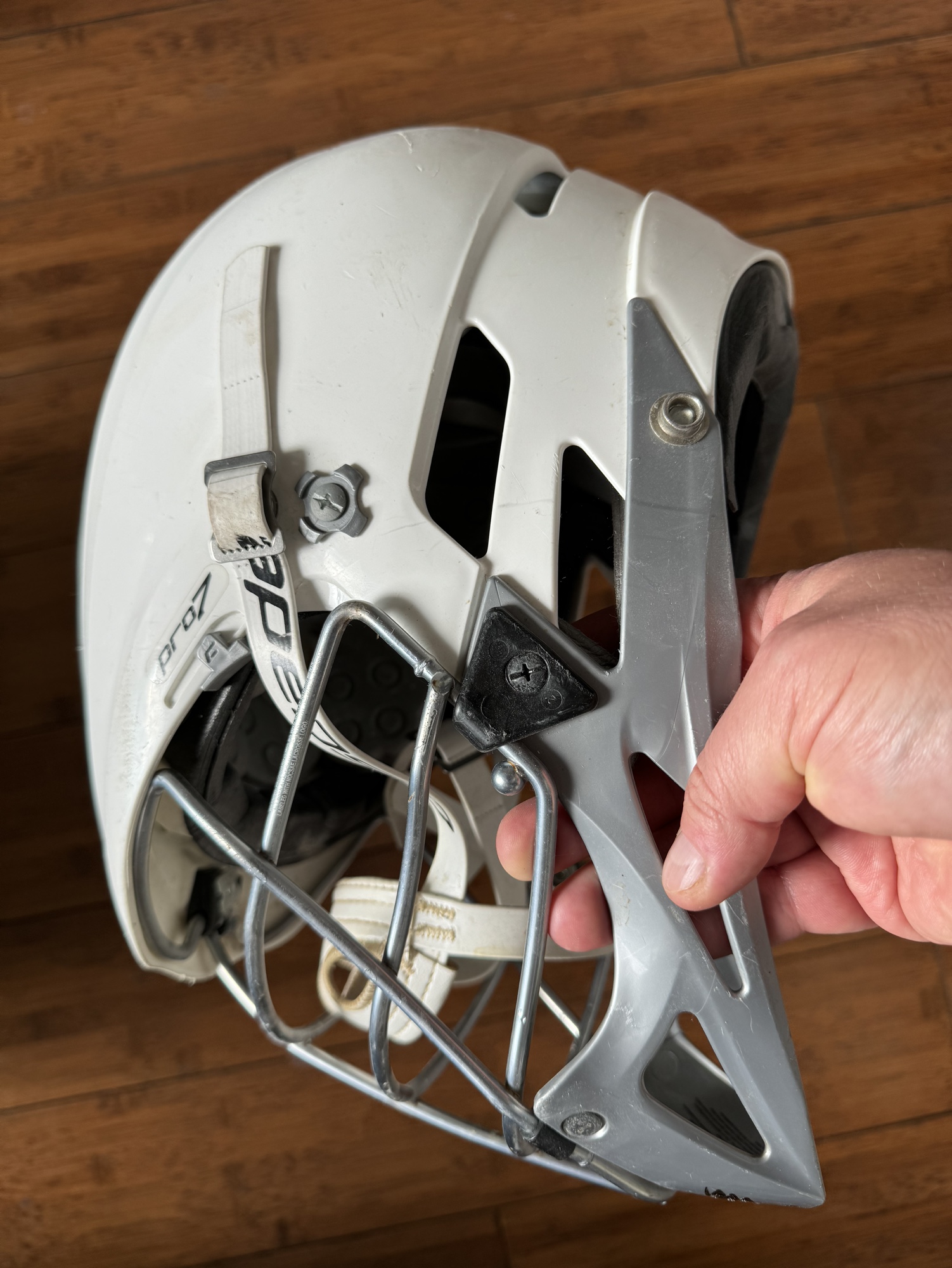 Cascade Pro-7 Lacrosse Helmet | SidelineSwap