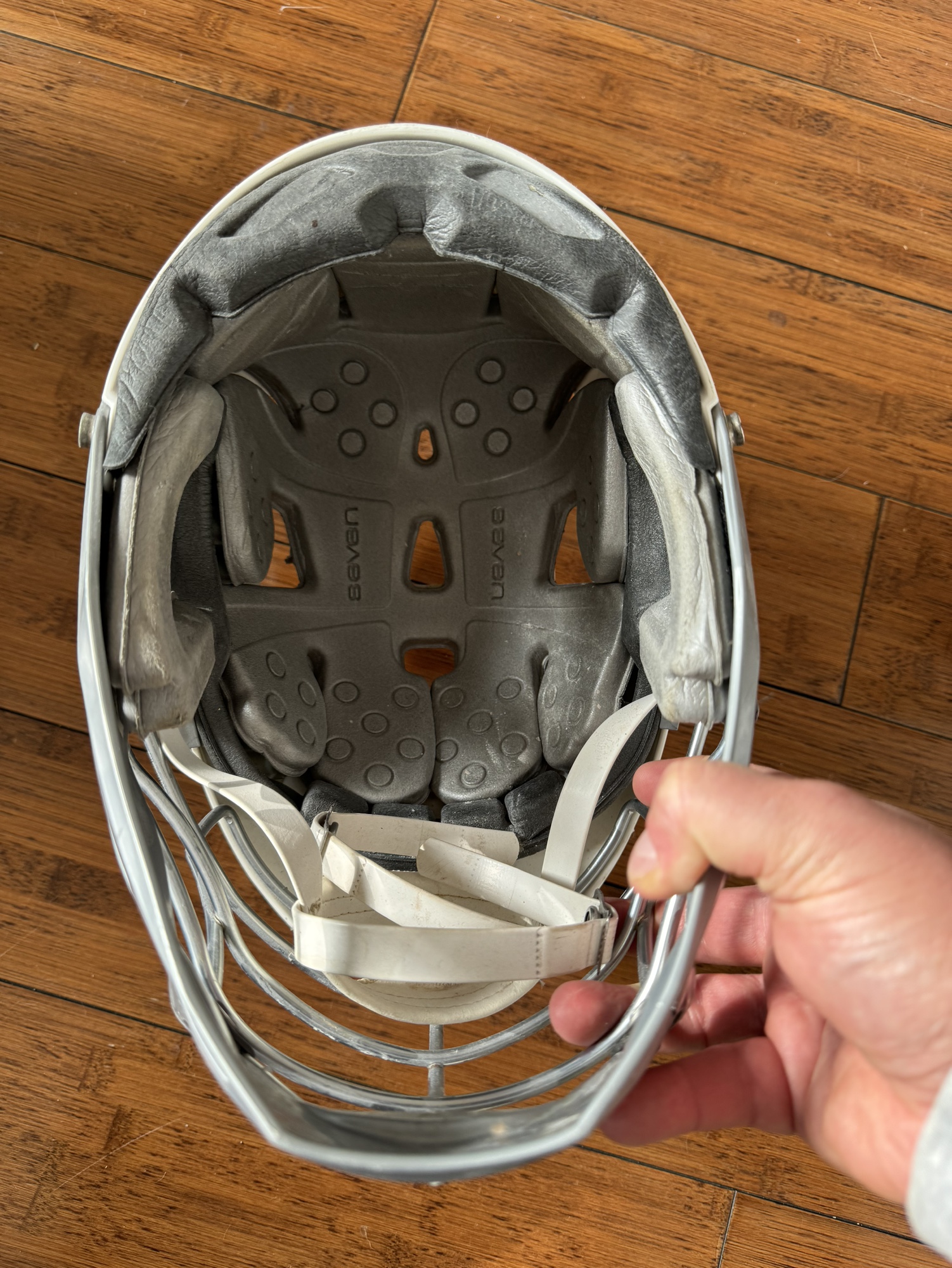 Cascade Pro-7 Lacrosse Helmet | SidelineSwap