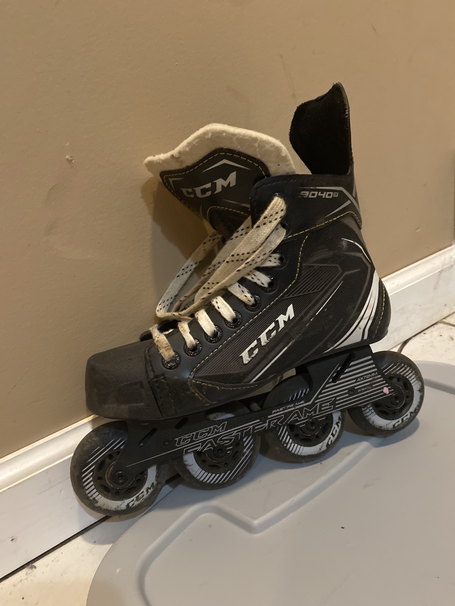 Used CCM Regular Width Size 3 Tacks 9040R Inline Skates | SidelineSwap
