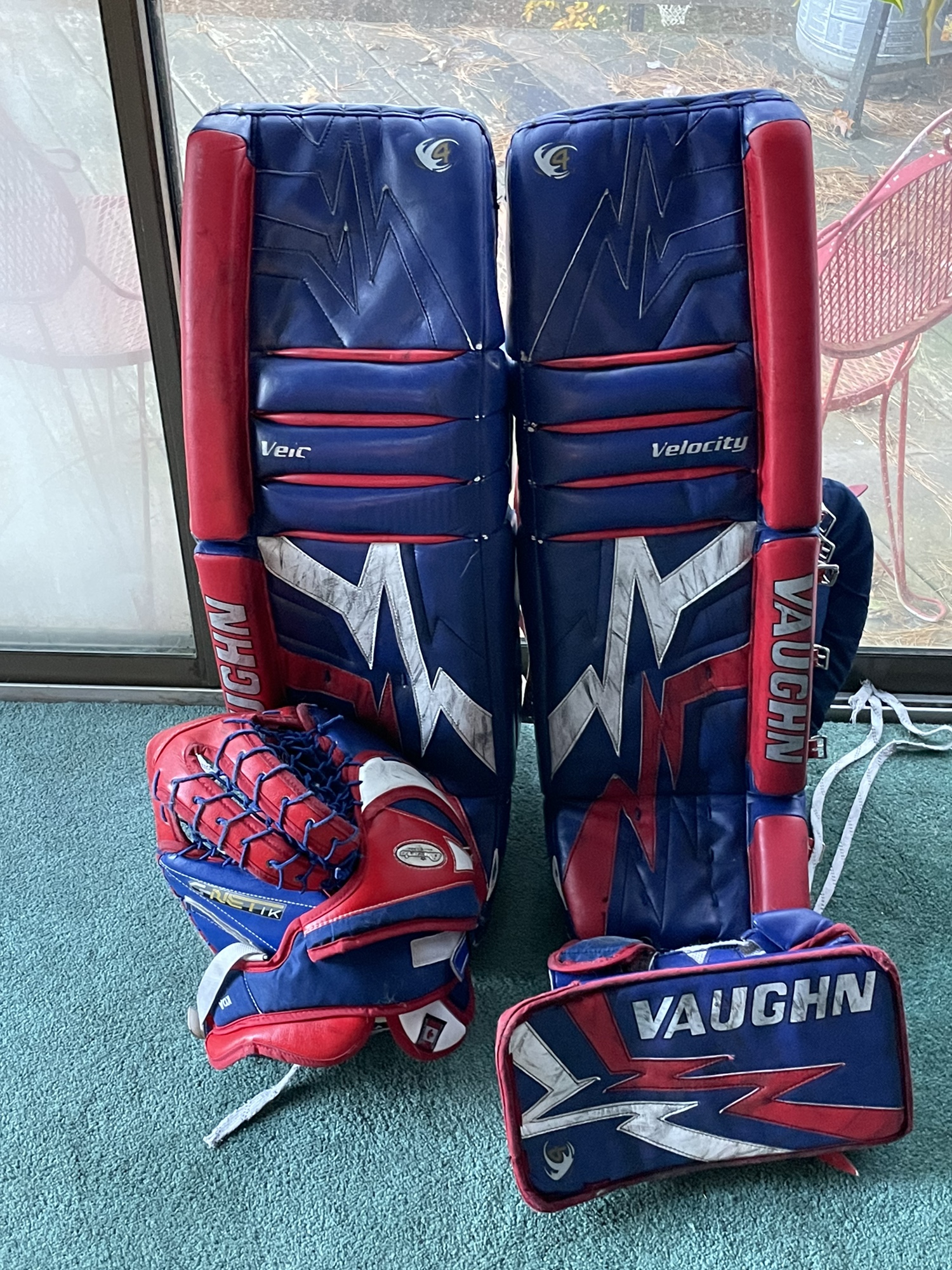 35" Vaughn Velocity V4 Goalie Leg Pads | SidelineSwap