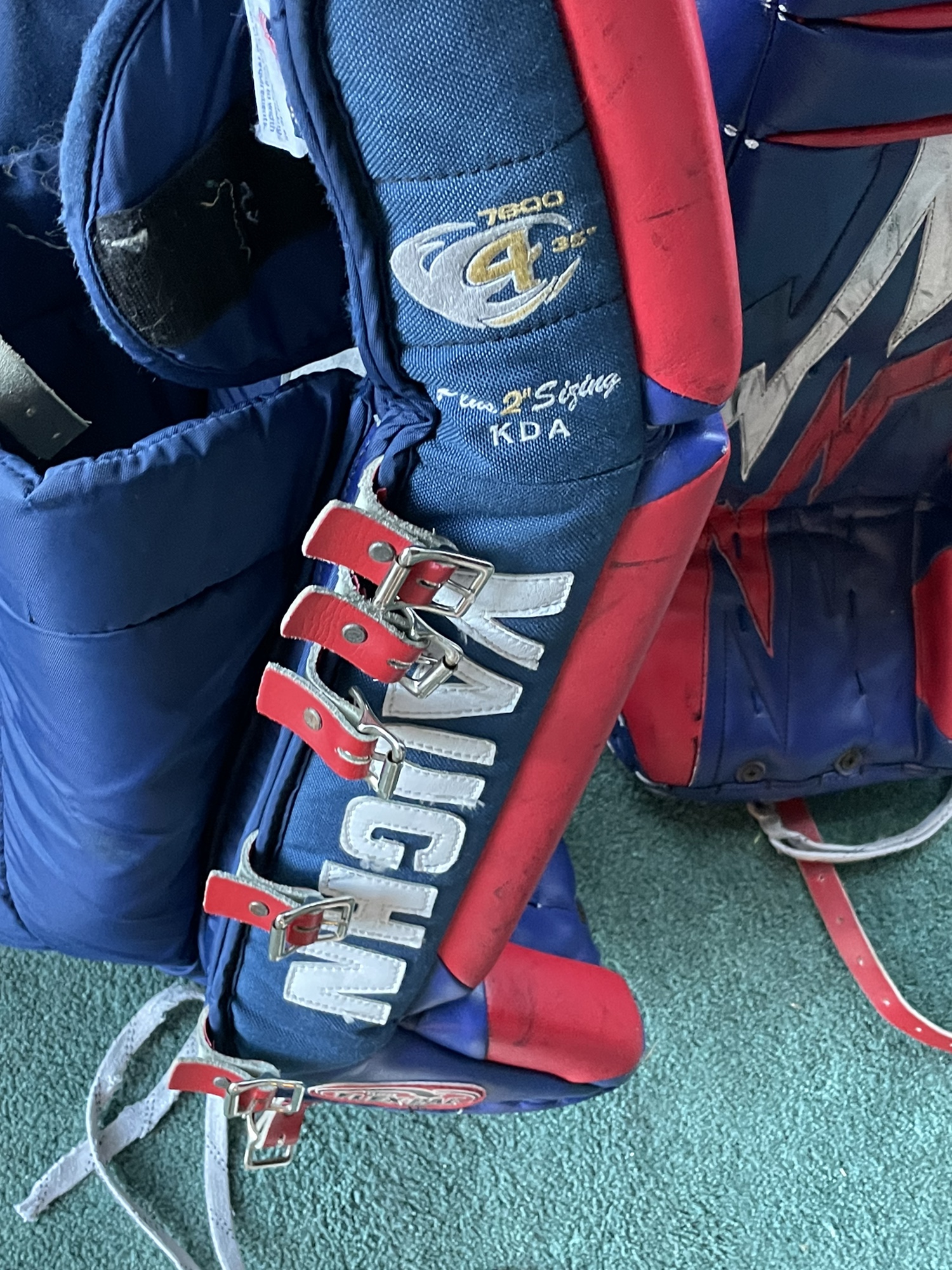 35" Vaughn Velocity V4 Goalie Leg Pads | SidelineSwap