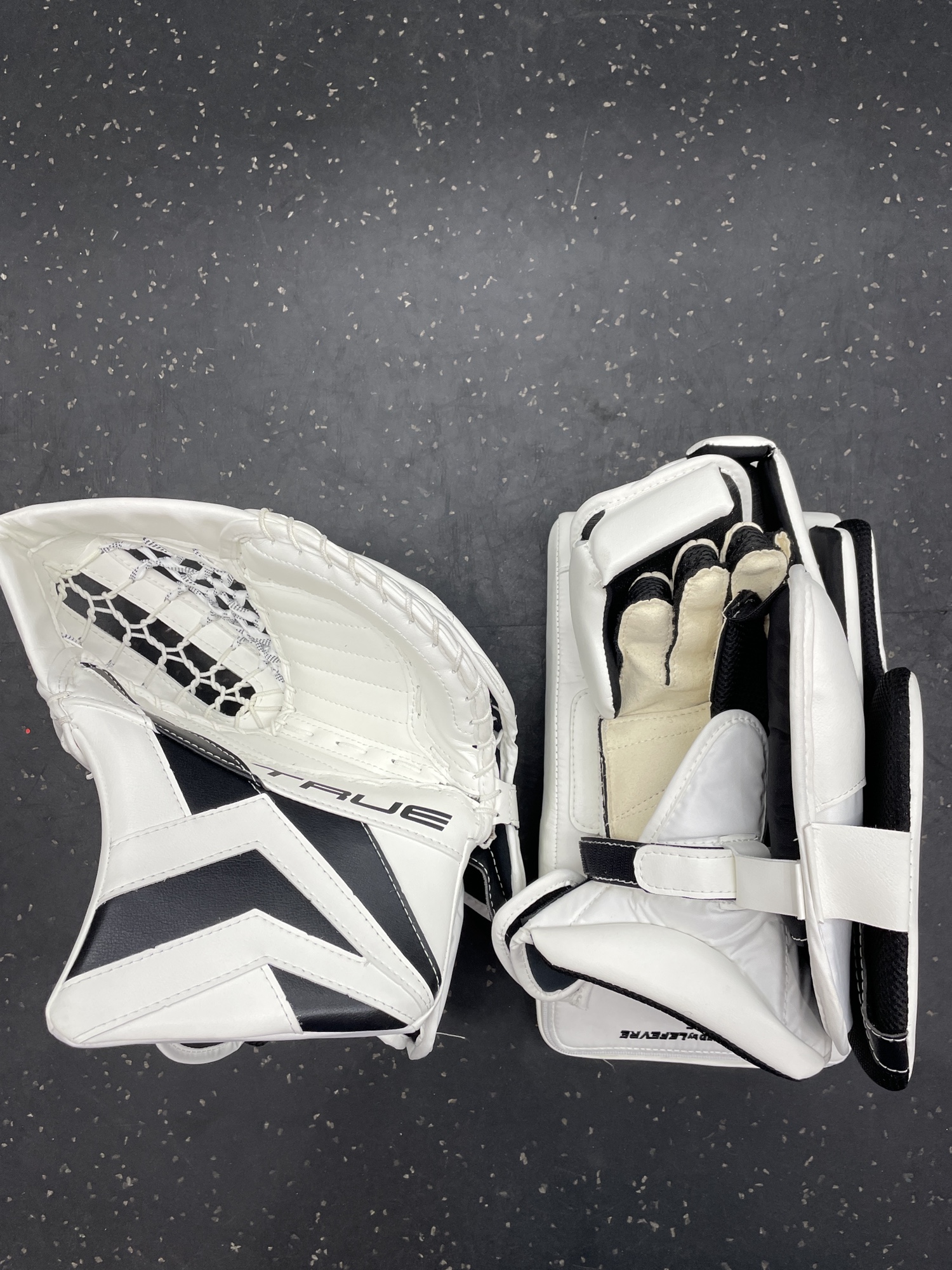 True Catalyst 9X3 Goalie Full Set 34+2" | SidelineSwap