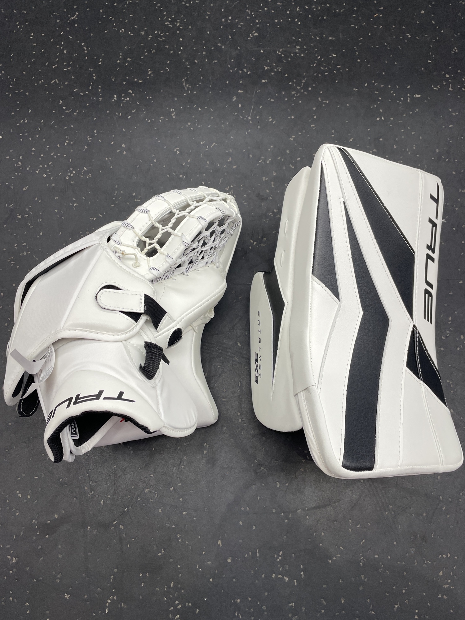 True Catalyst 9X3 Goalie Full Set 34+2" | SidelineSwap