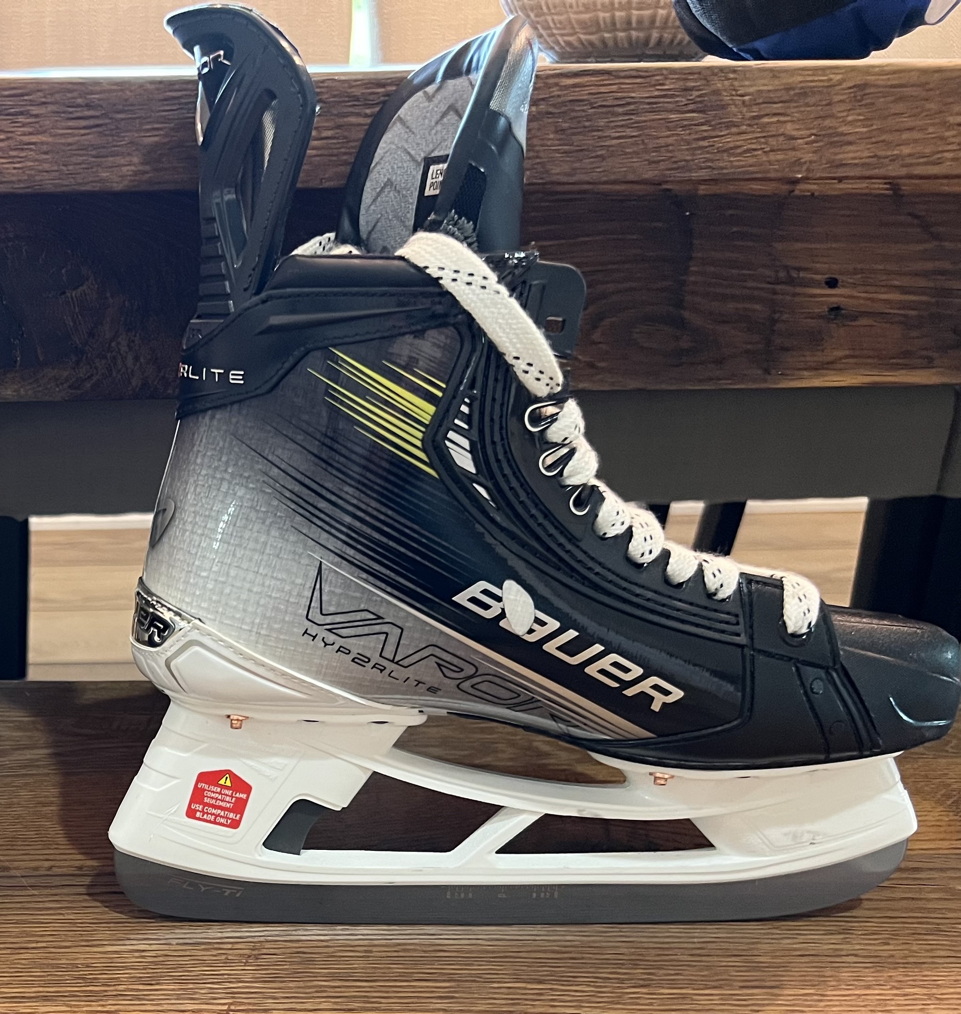 Bauer Size 8.5 Vapor Hyperlite 2 Fit 2 Hockey Skates | SidelineSwap