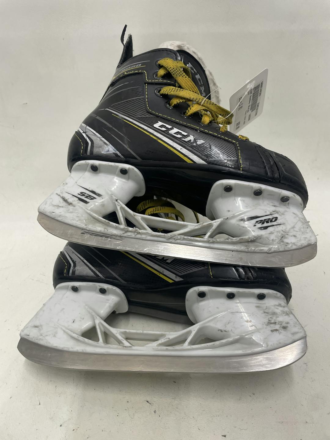 Used Ccm Tacks 9050 Junior 01 Ice Hockey Skates | SidelineSwap
