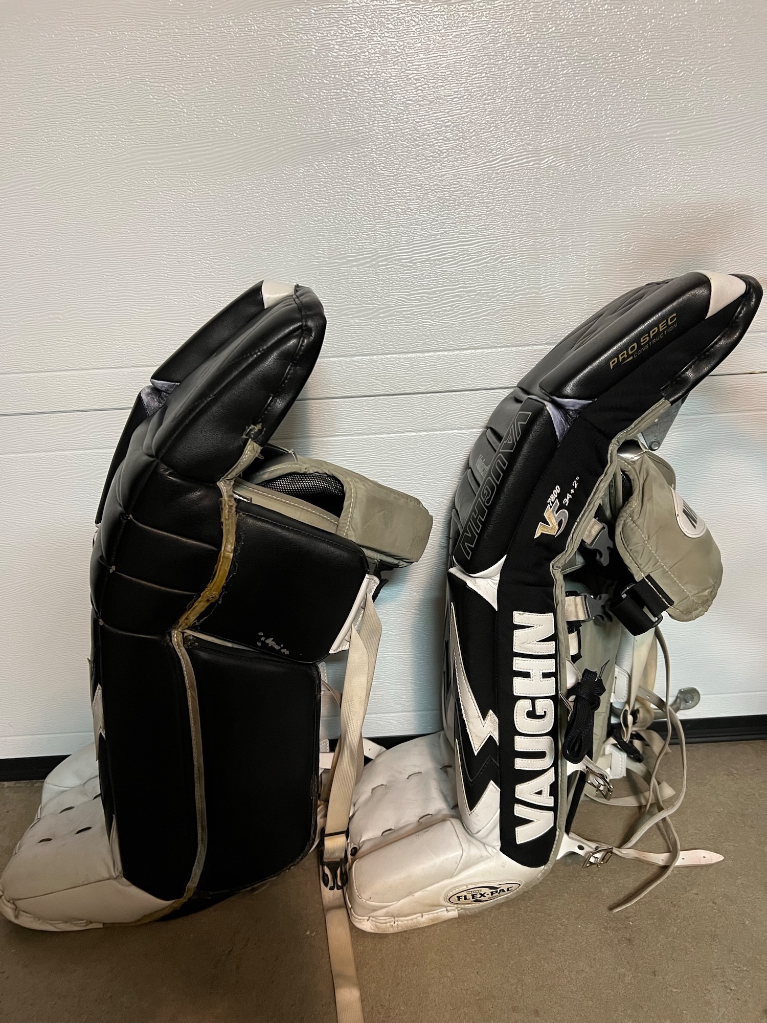 34" Vaughn Velocity V5 7800 Goalie Leg Pads | SidelineSwap