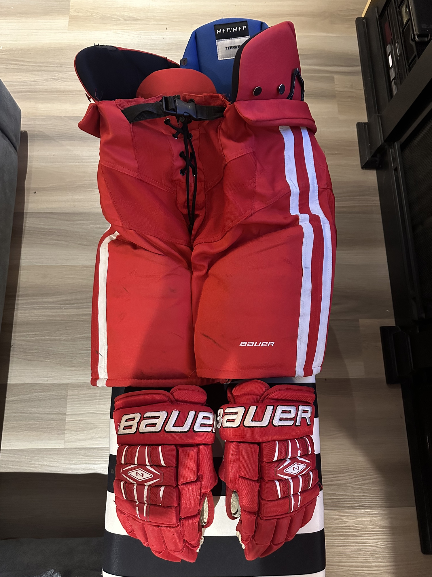 Red Sr. 14” Bauer Nexus 800 Hockey Gloves & Red Sr. M+1 Pro Stock ...