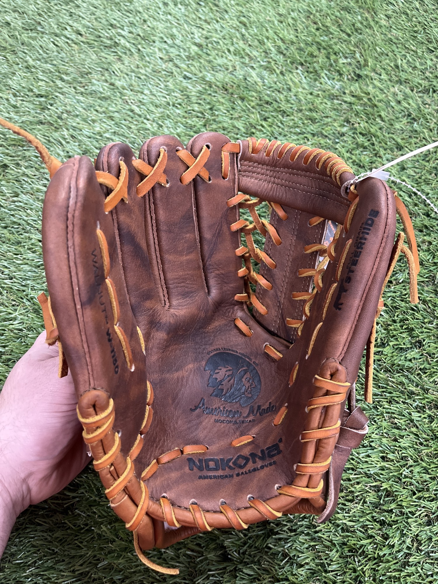 Used Nokona Walnut Left Hand Throw Baseball Glove 11.5" | SidelineSwap