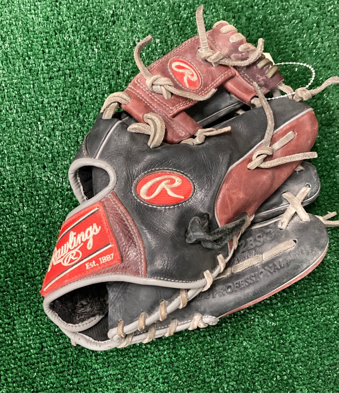 Used Rawlings R9 Right Hand Throw Baseball Glove 11.5" | SidelineSwap