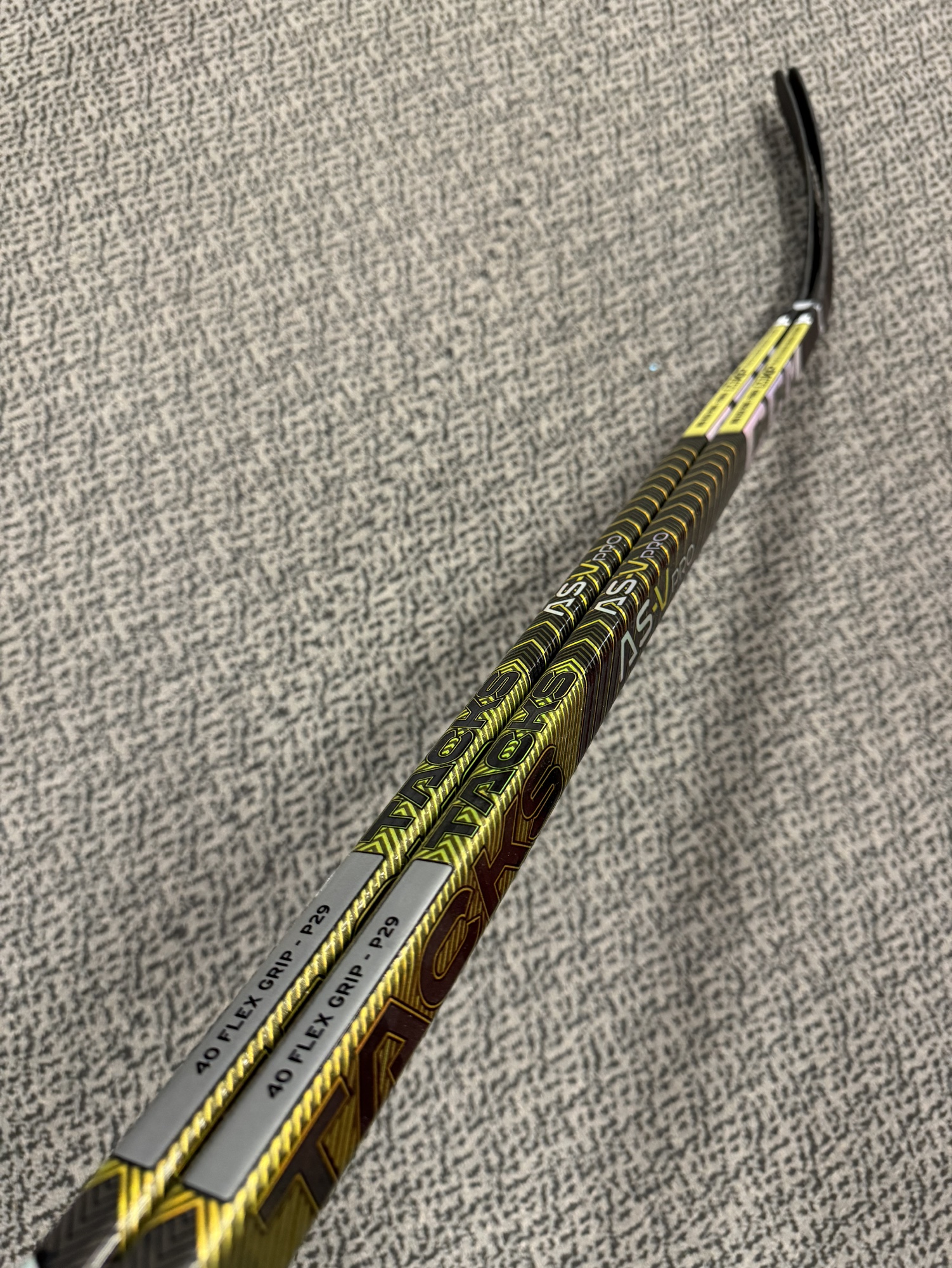 2-Pack CCM AS-V Pro 40 flex P29 curve right hand sticks | SidelineSwap