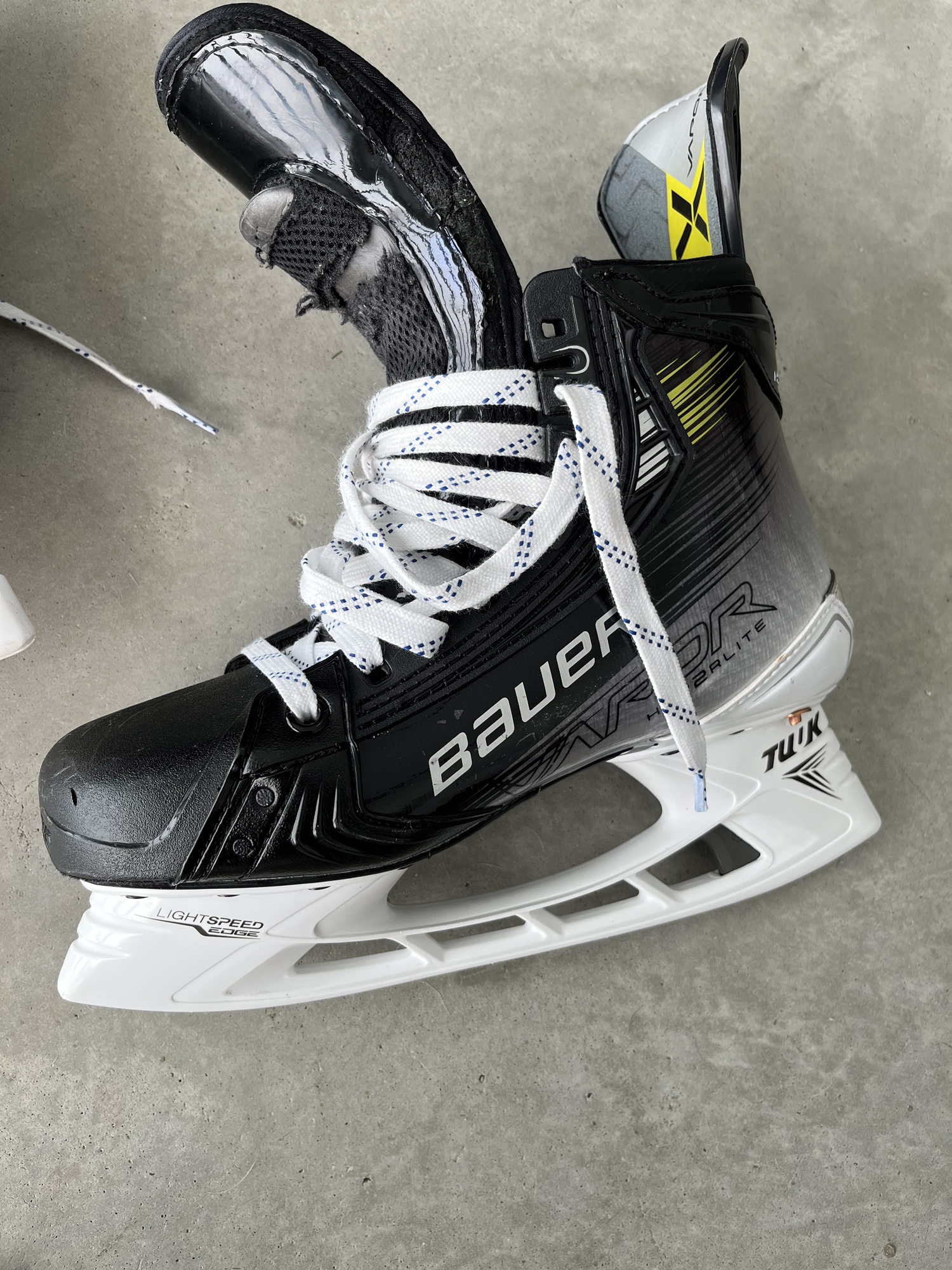 New Bauer Regular Width Size 7.5 Vapor Hyperlite 2 Hockey Skates ...