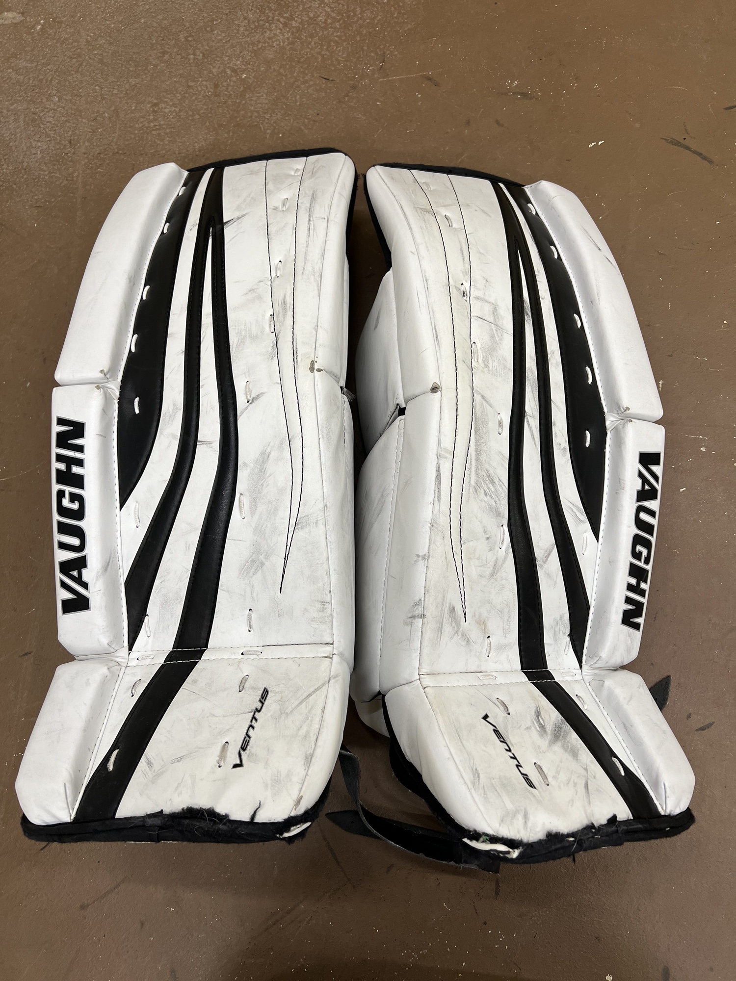 24"+2” Vaughn Ventus SLR Youth Goalie Leg Pads | SidelineSwap