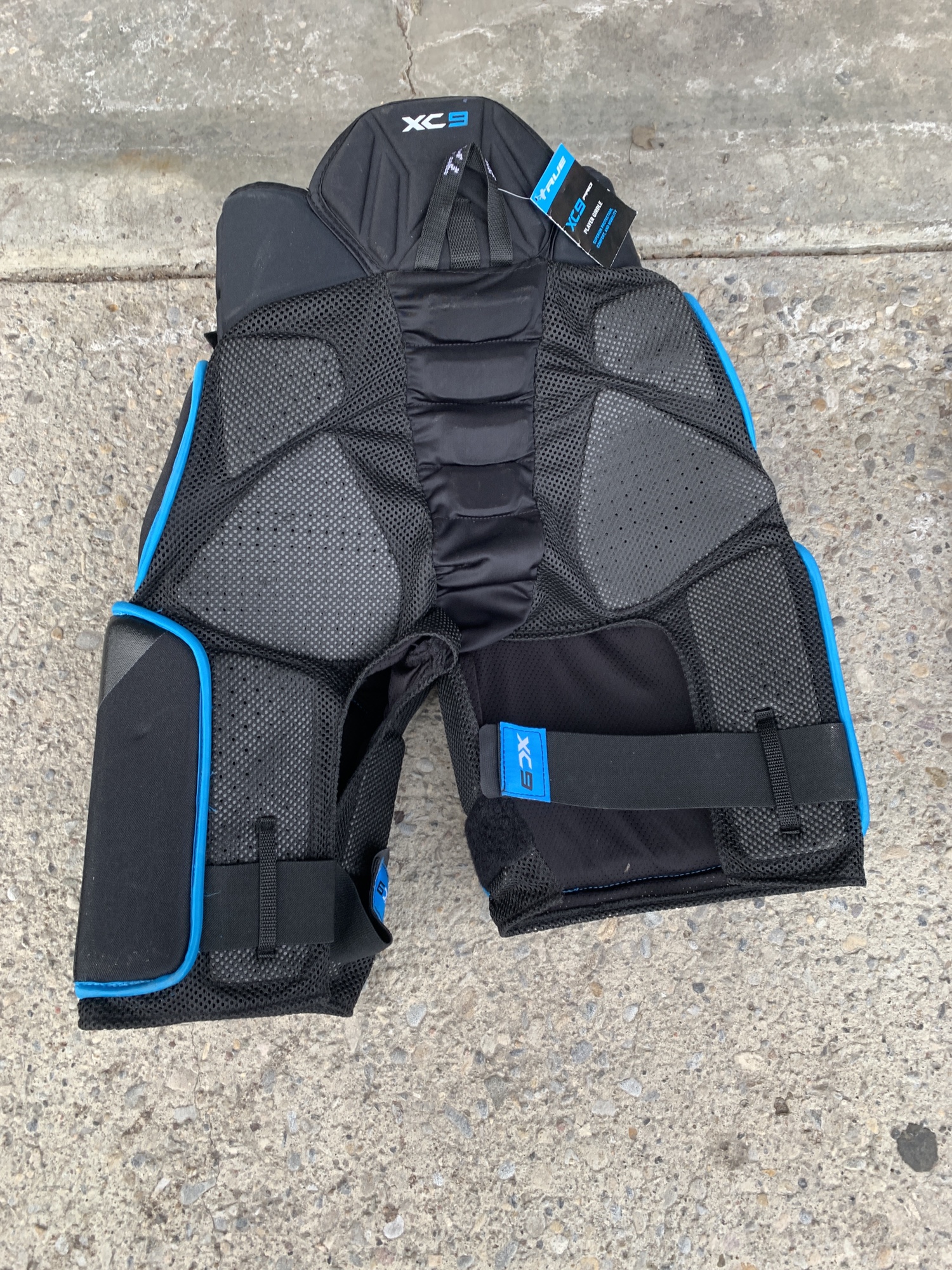 True xc9 hockey pants | SidelineSwap