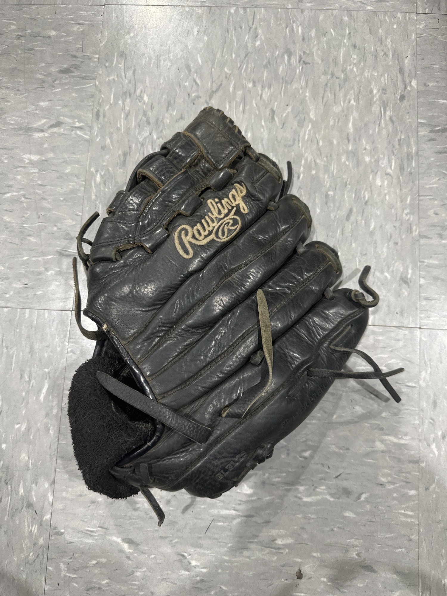 Used Rawlings RBG225WB Left Hand Throw Outfield Baseball Glove 12.25" | SidelineSwap