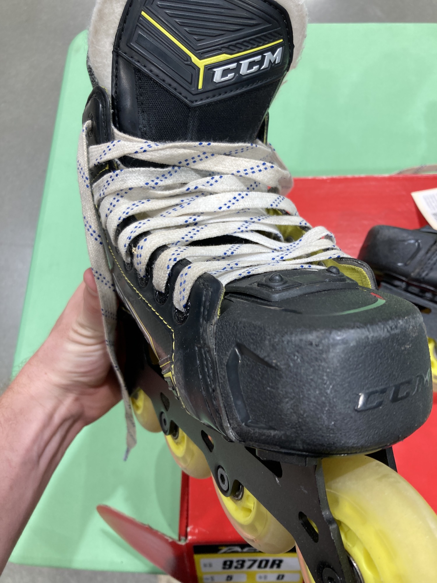 Intermediate Used CCM Super Tacks 9370R Inline Skates D&R (Regular) 5.0 ...
