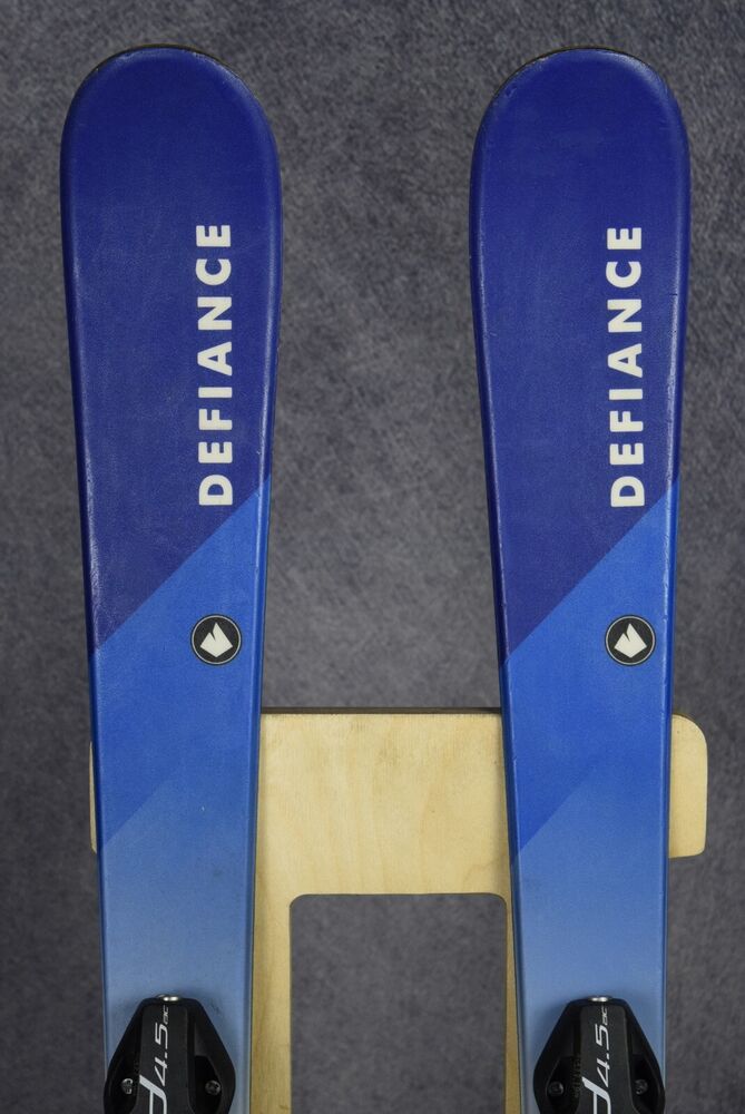 DEFIANCE FLASH JUNIOR SKIS SIZE 120 CM WITH 4.5 AC BINDINGS | SidelineSwap