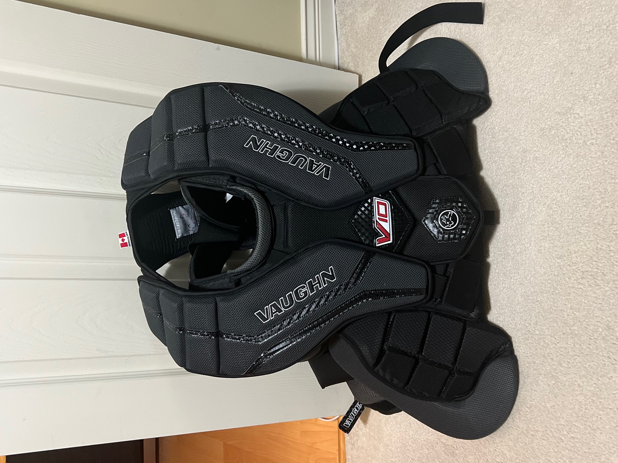 Vaughn V10 Pro Carbon Goalie Chest Protector - Senior Medium | SidelineSwap