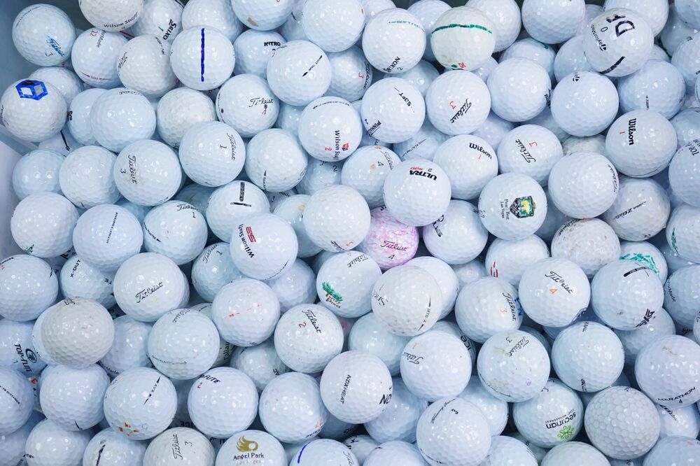 LOT OF 100 GOLF BALLS MIXED BRANDS & GRADES TITLEIST, NIKE, CALLAWAY ...