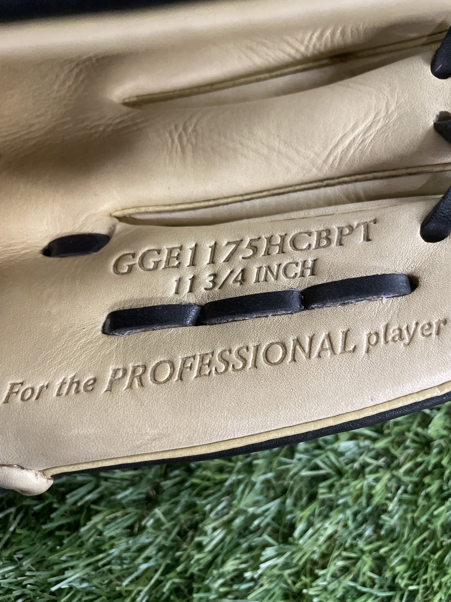 Used Rawlings Gold Glove Elite Right Hand Throw Outfield Baseball Glove 11.75" | SidelineSwap