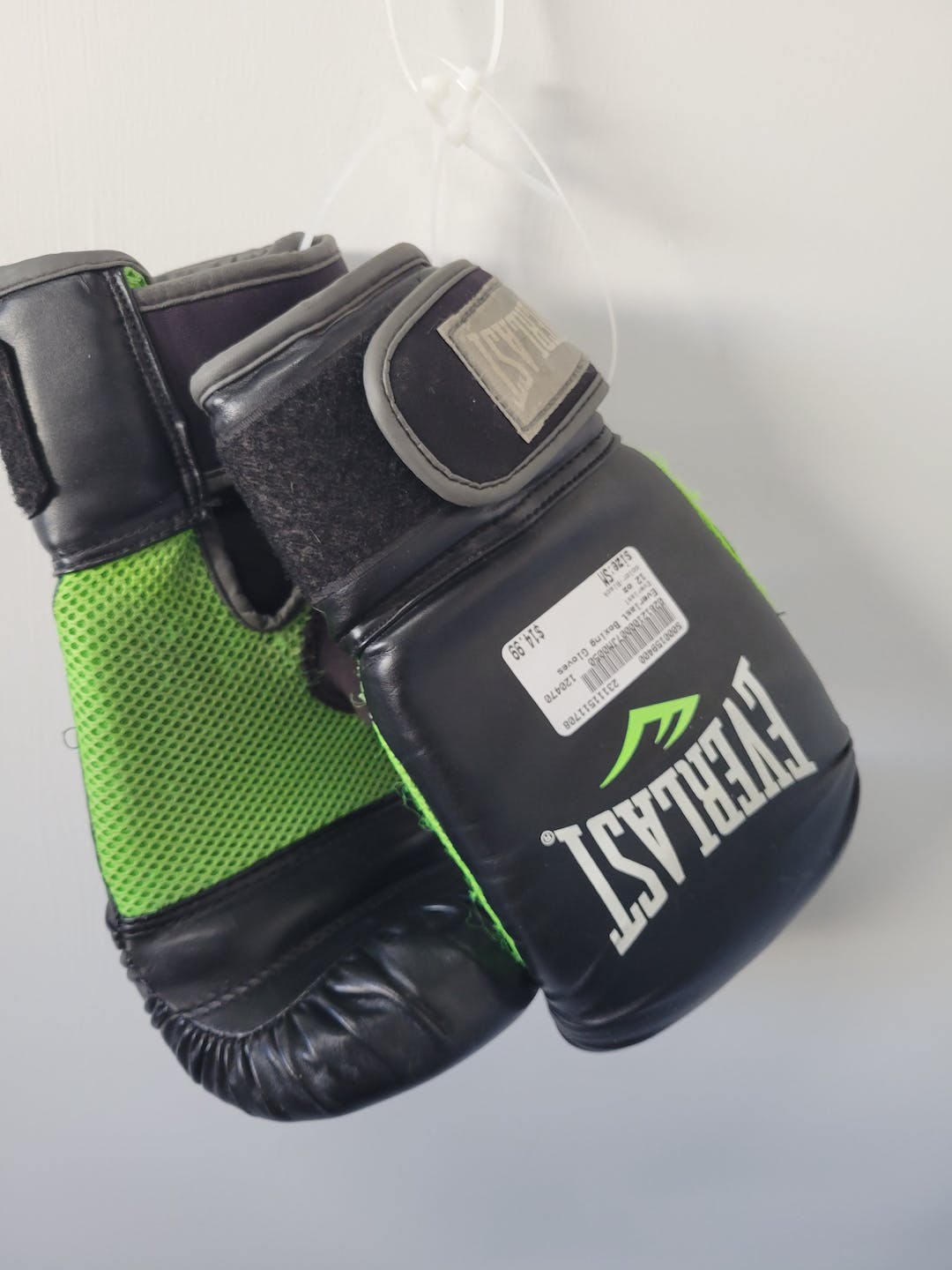 Used Everlast Sm 12 Oz Boxing Gloves | SidelineSwap