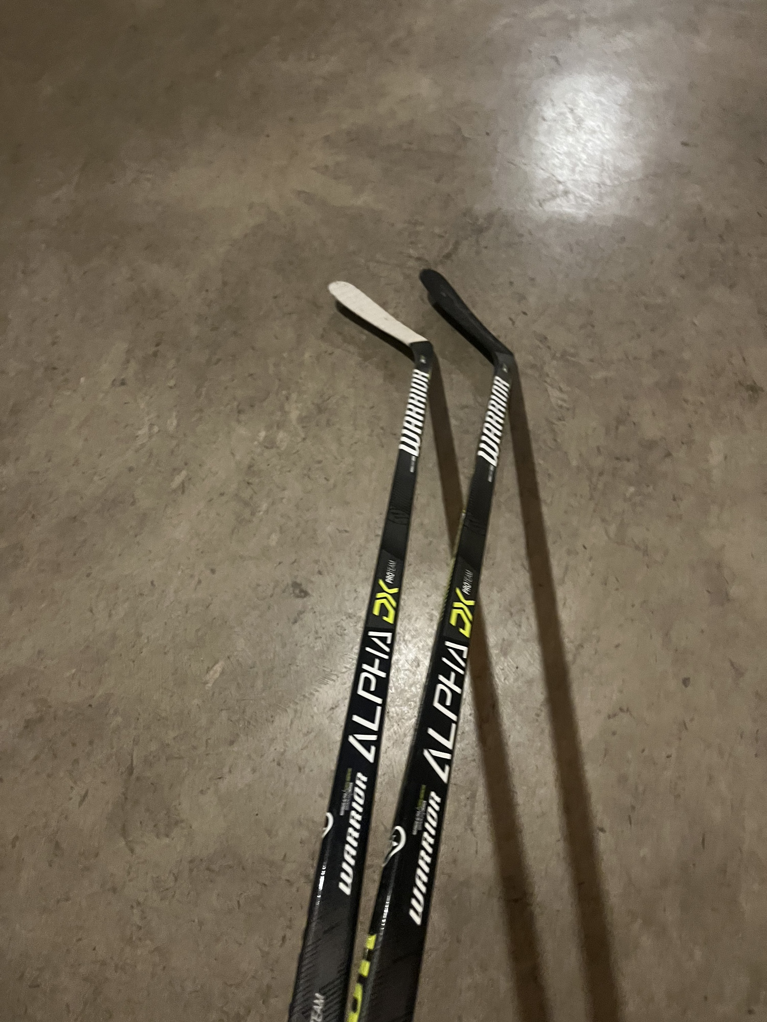 Senior Left Hand W03 Pro Stock Alpha DX Pro Team Hockey Stick ...