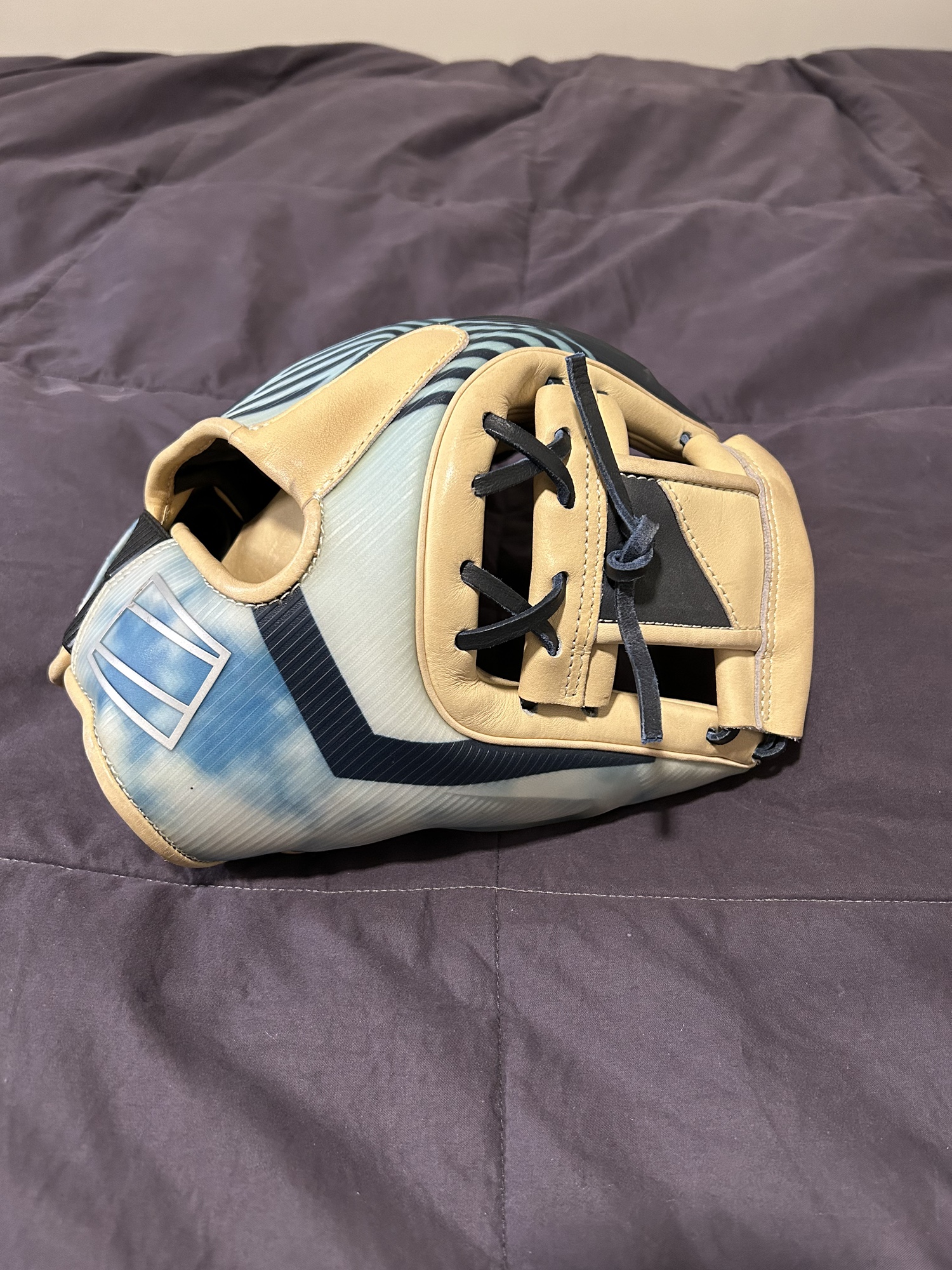 RAWLINGS REV1X CLOUDS 11.5 | SidelineSwap