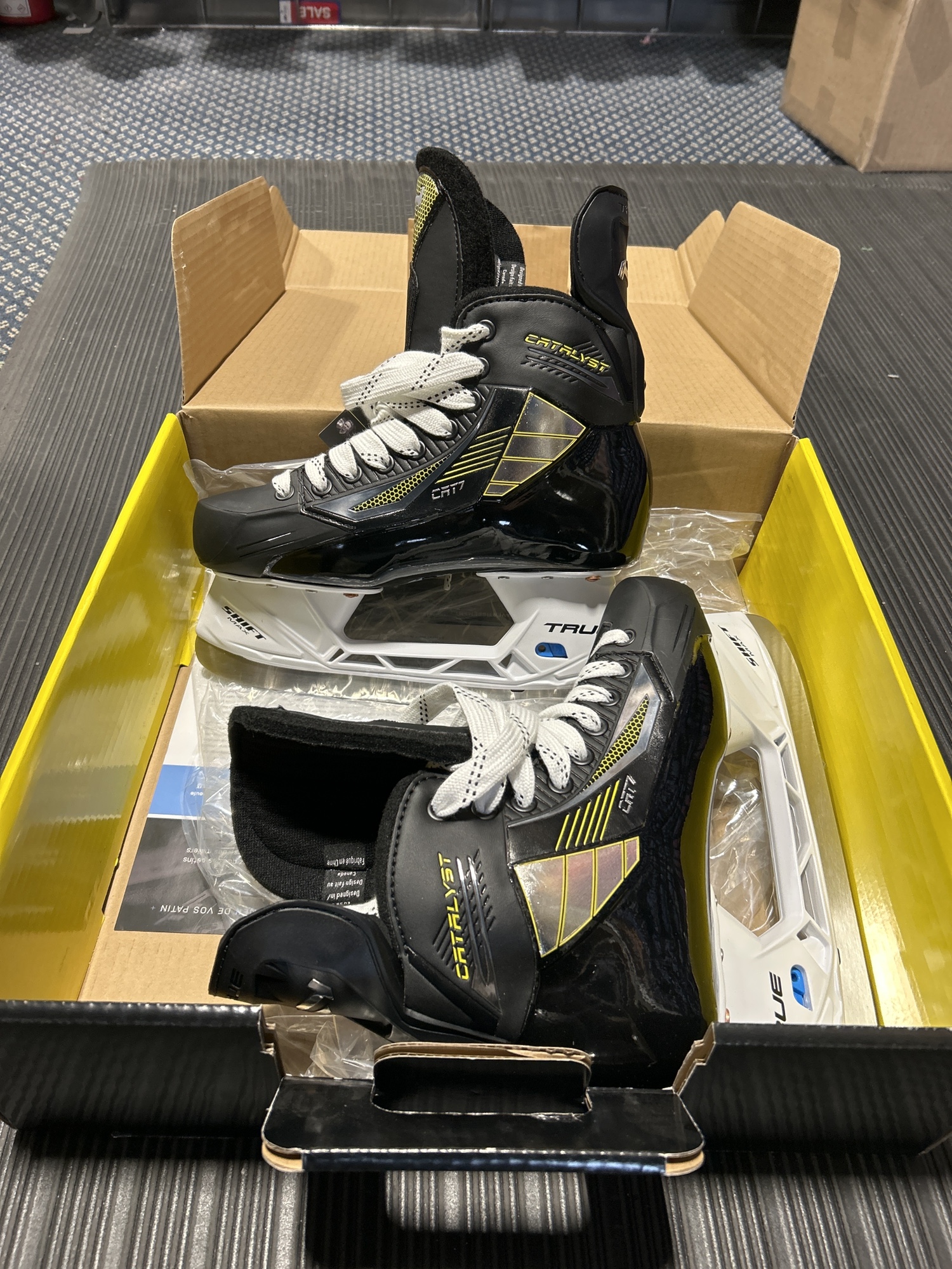 Intermediate True Regular Width Catalyst 7 Hockey Skates | SidelineSwap