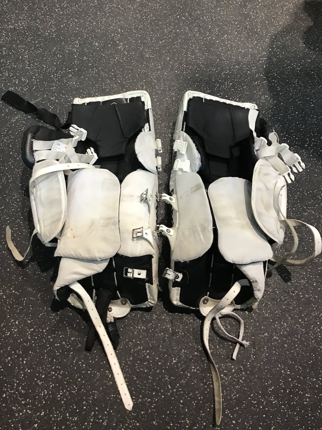 Used Reebok Jr 7k 24" Goalie Leg Pads | SidelineSwap