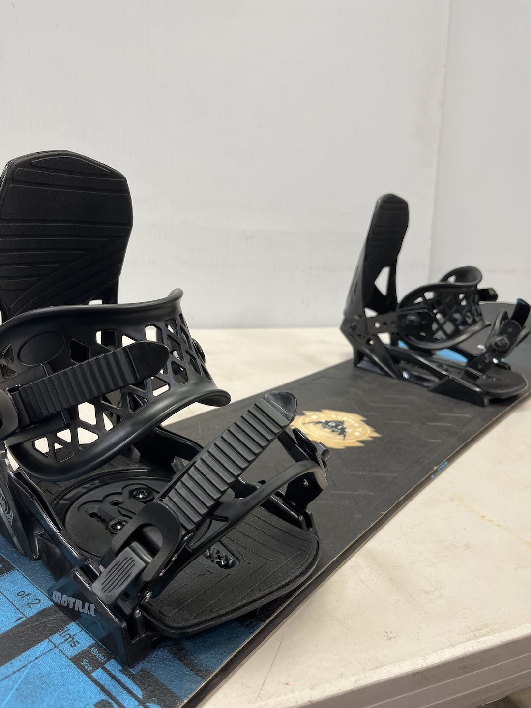 Used Burton Radius- Md Lg Matrix Bindings 155 Cm Men's Snowboard Combo ...