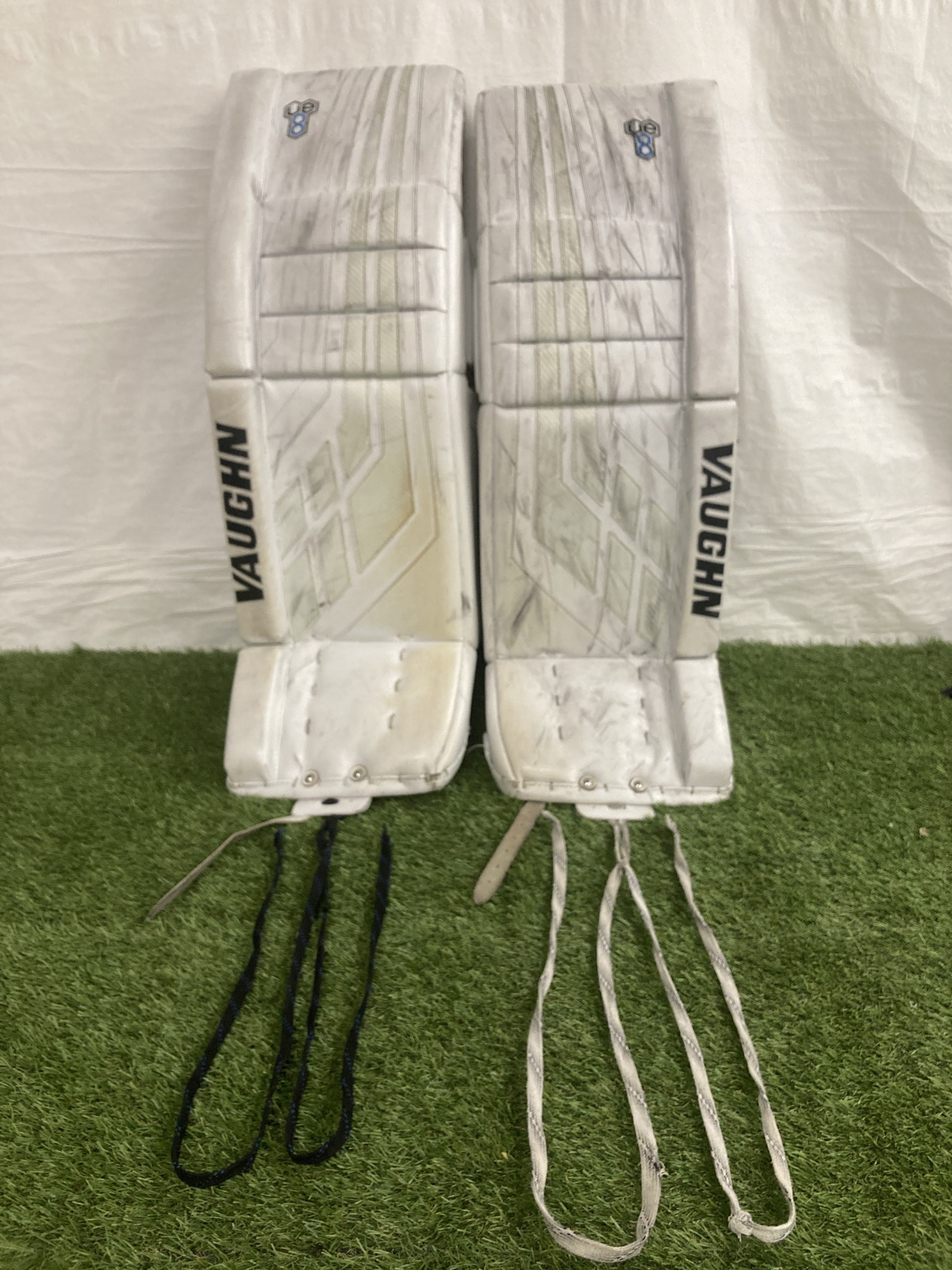 Used 33" Vaughn Velocity VE8 Pro Carbon Goalie Leg Pads | SidelineSwap