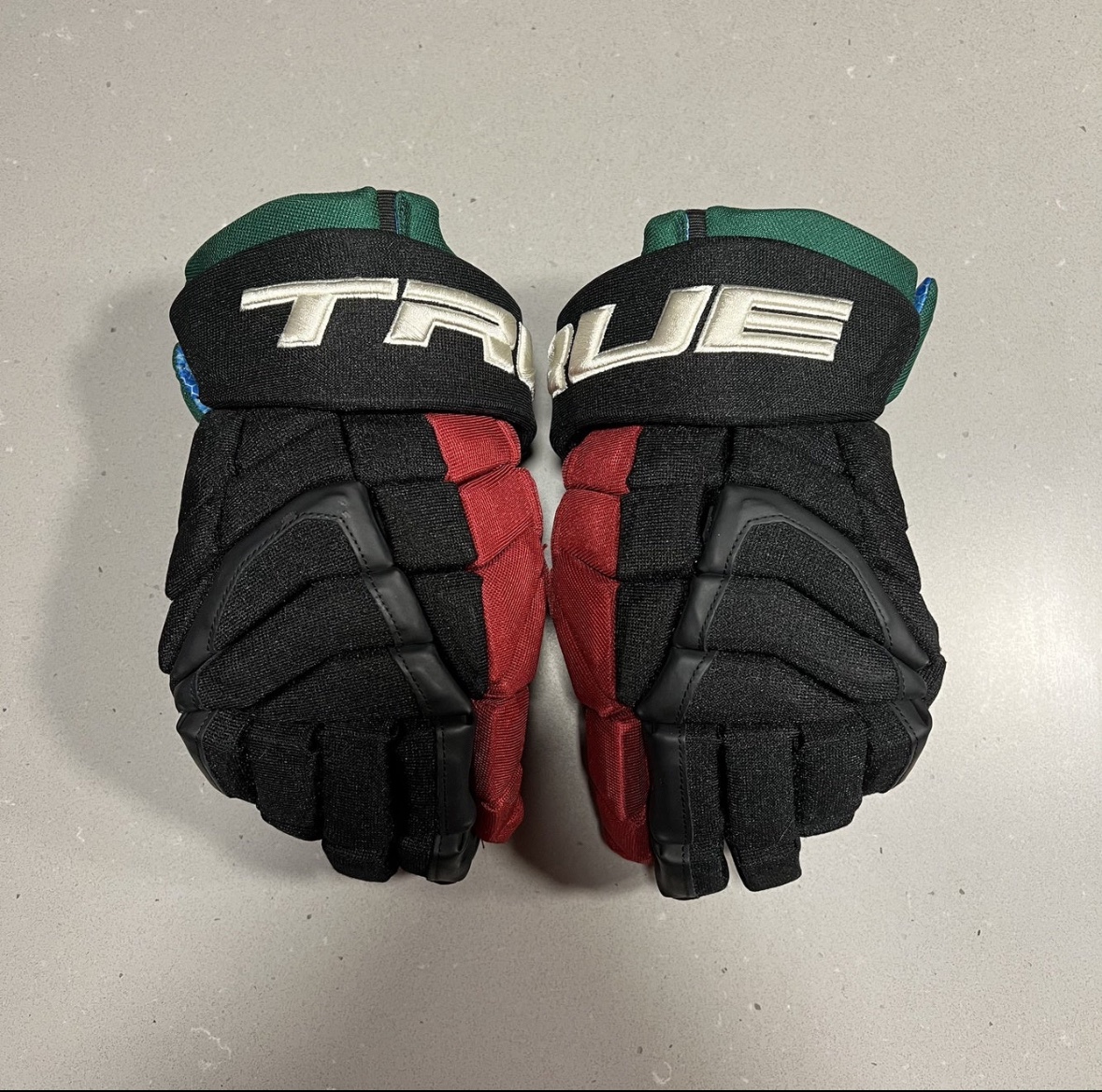 Coyotes Kachina True XC9 Gloves Pro Stock 14 | SidelineSwap
