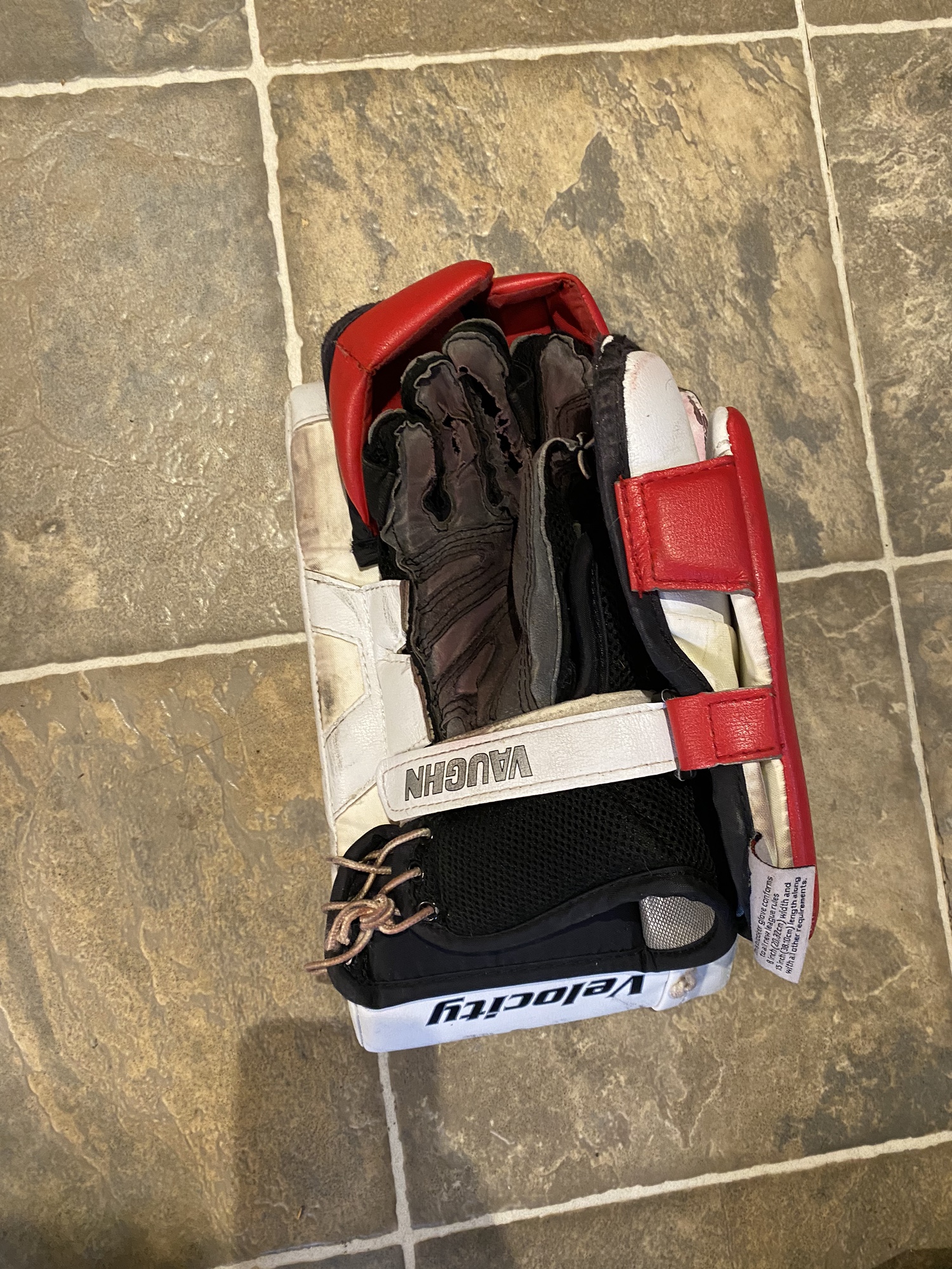 Vaughn Vision 3200 goalie pads set, size 29+1 pads custom spec ...