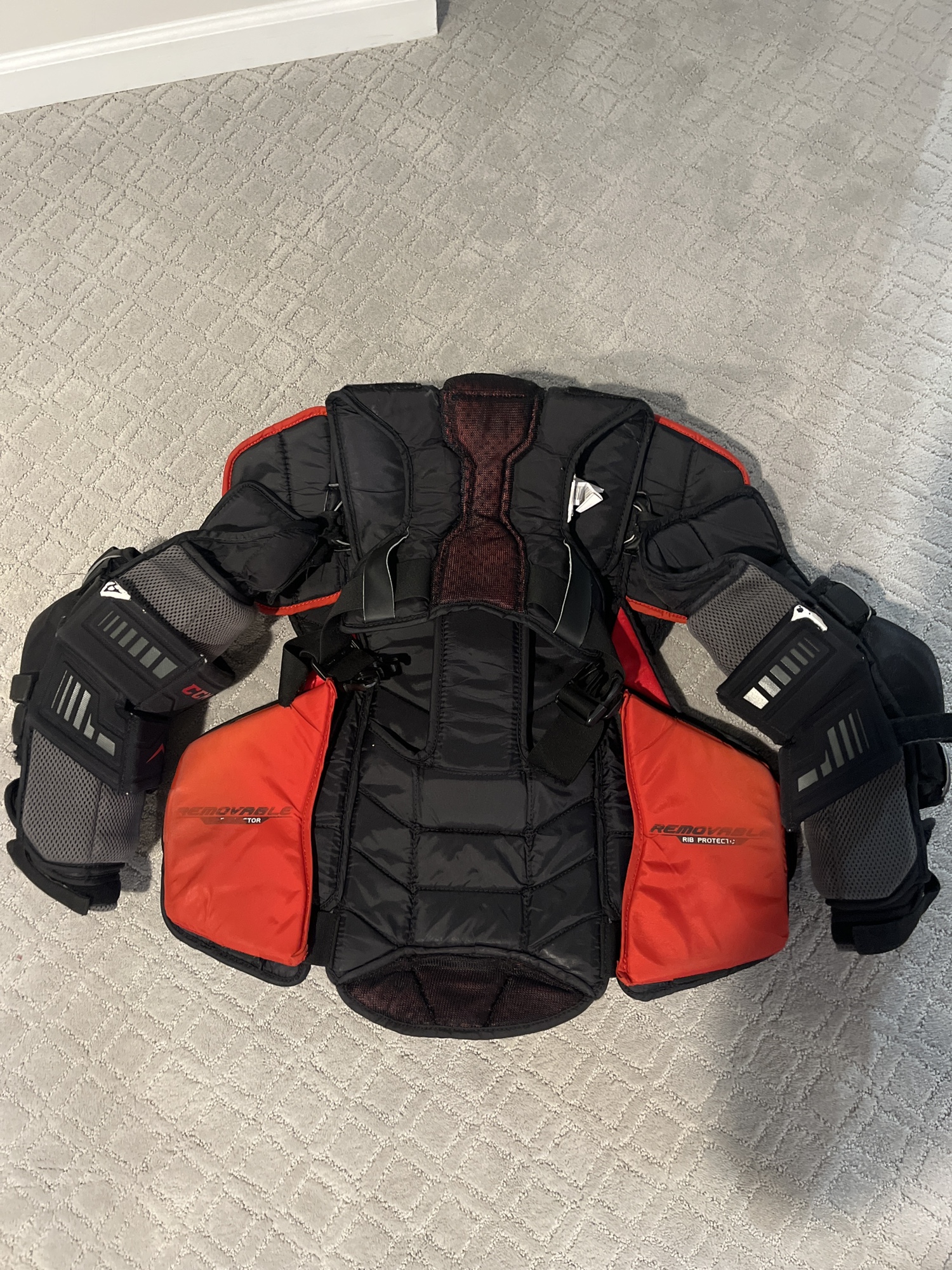 Used Large CCM Extreme Flex Shield E2.9 Goalie Chest Protector ...