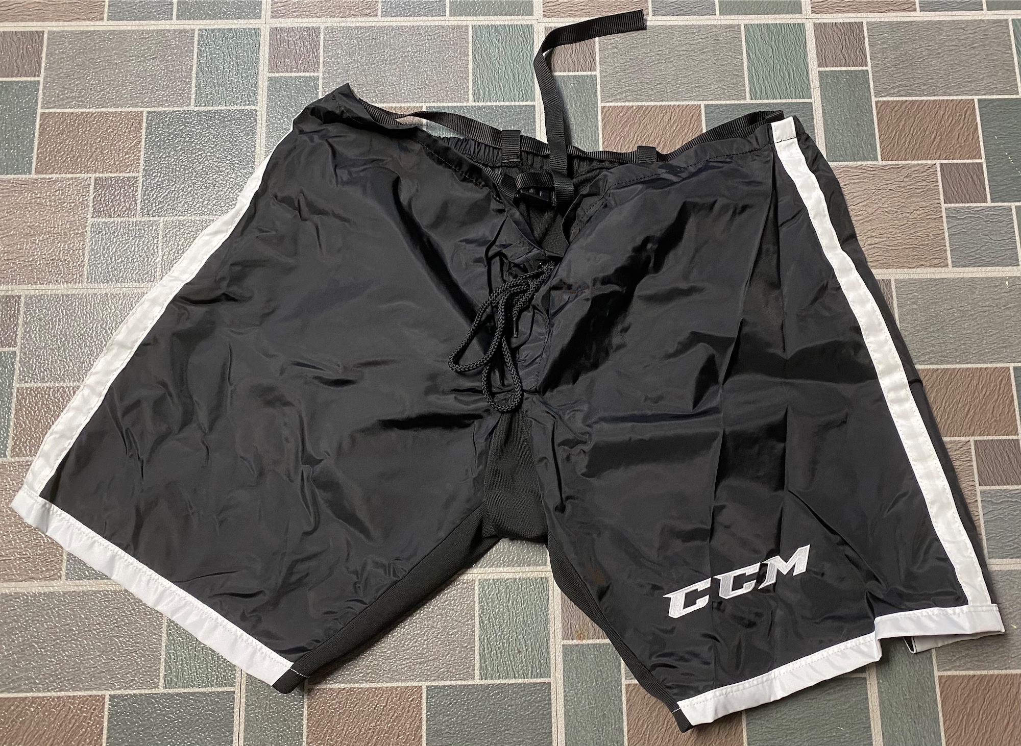 CCM PP10G Goalie Pant Shell- Chicago Blackhawks - Size Large/Extra ...