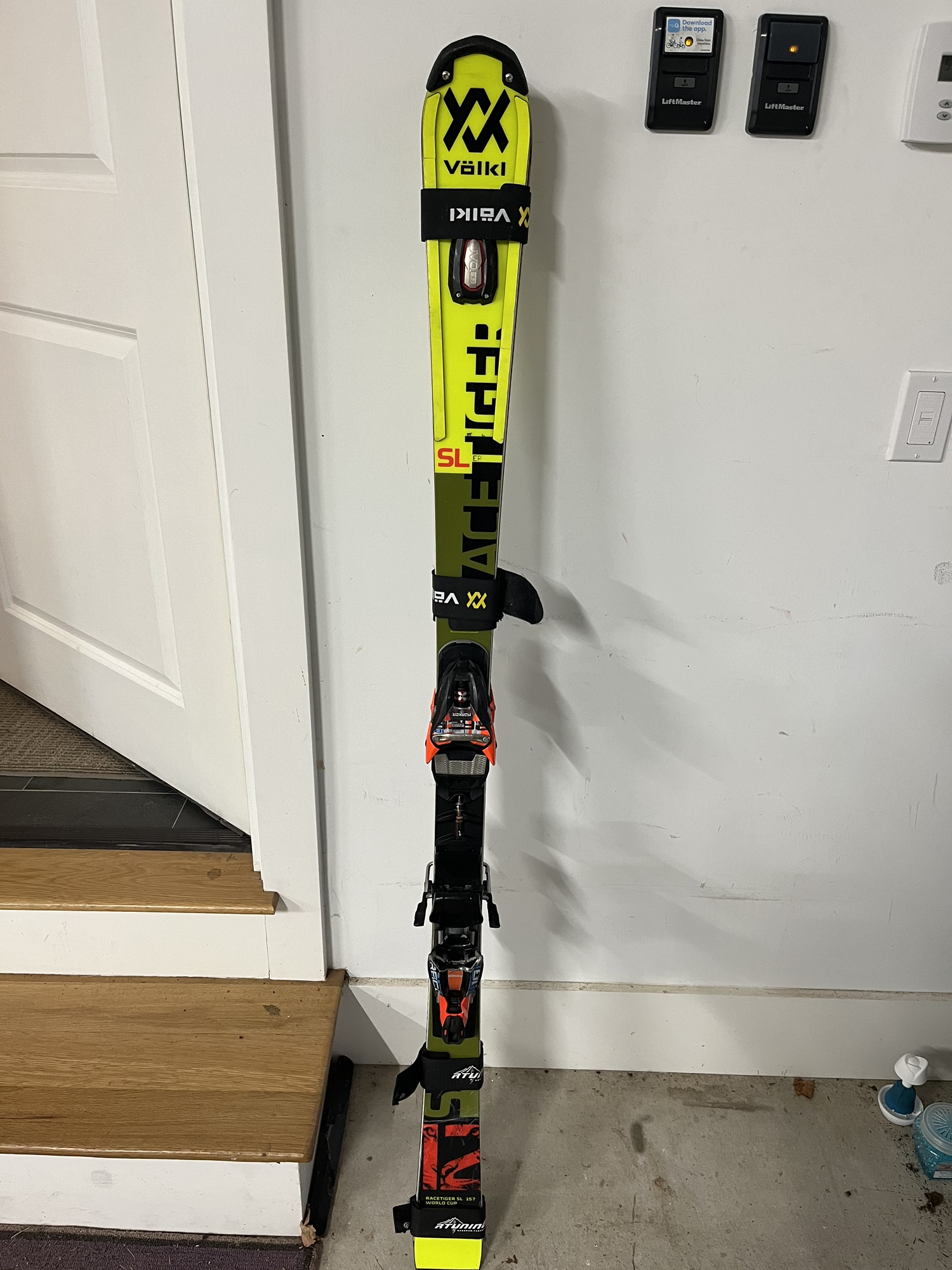 VOLKL Racetiger 157 SL Skis w/ 18 Din Bindings | SidelineSwap