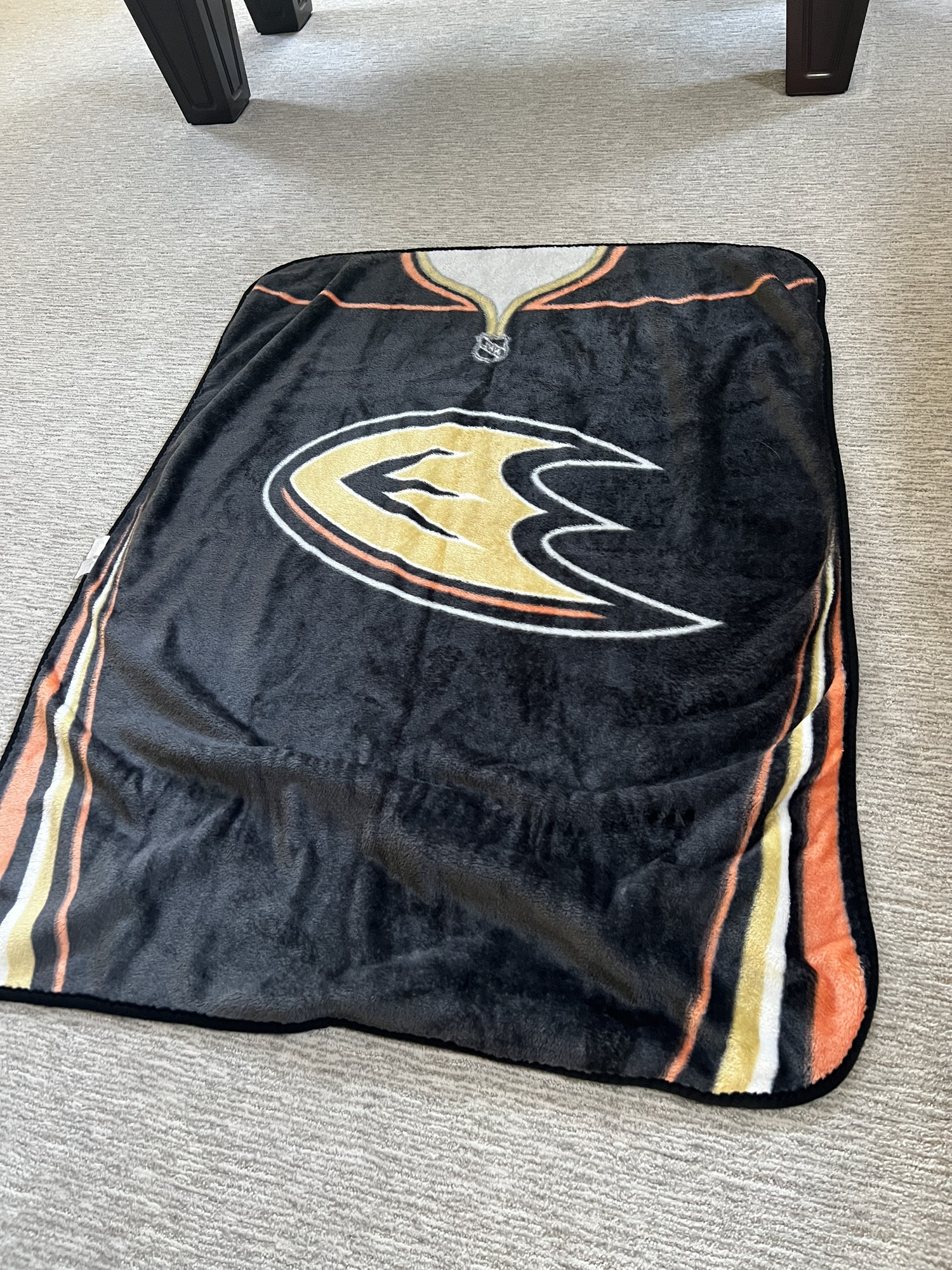 Anaheim Ducks Throw/Blanket | SidelineSwap
