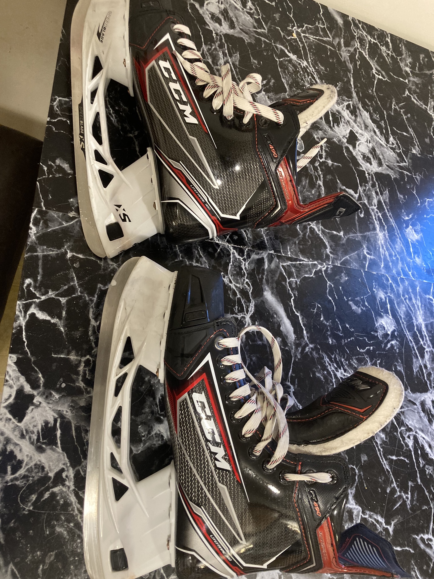 Senior CCM Extra Wide Width 9 JetSpeed FT490 Hockey Skates | SidelineSwap