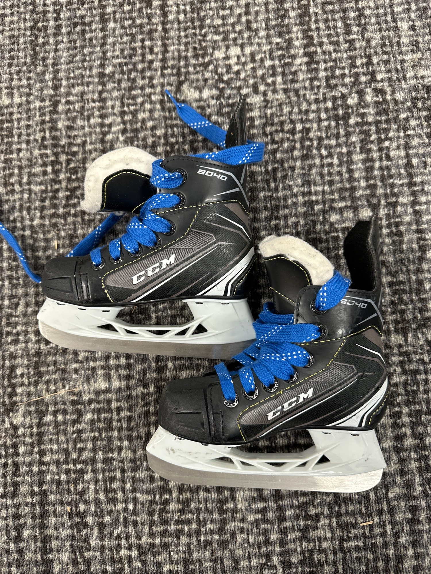 Used Youth 10 CCM 9040 Hockey Skates | SidelineSwap