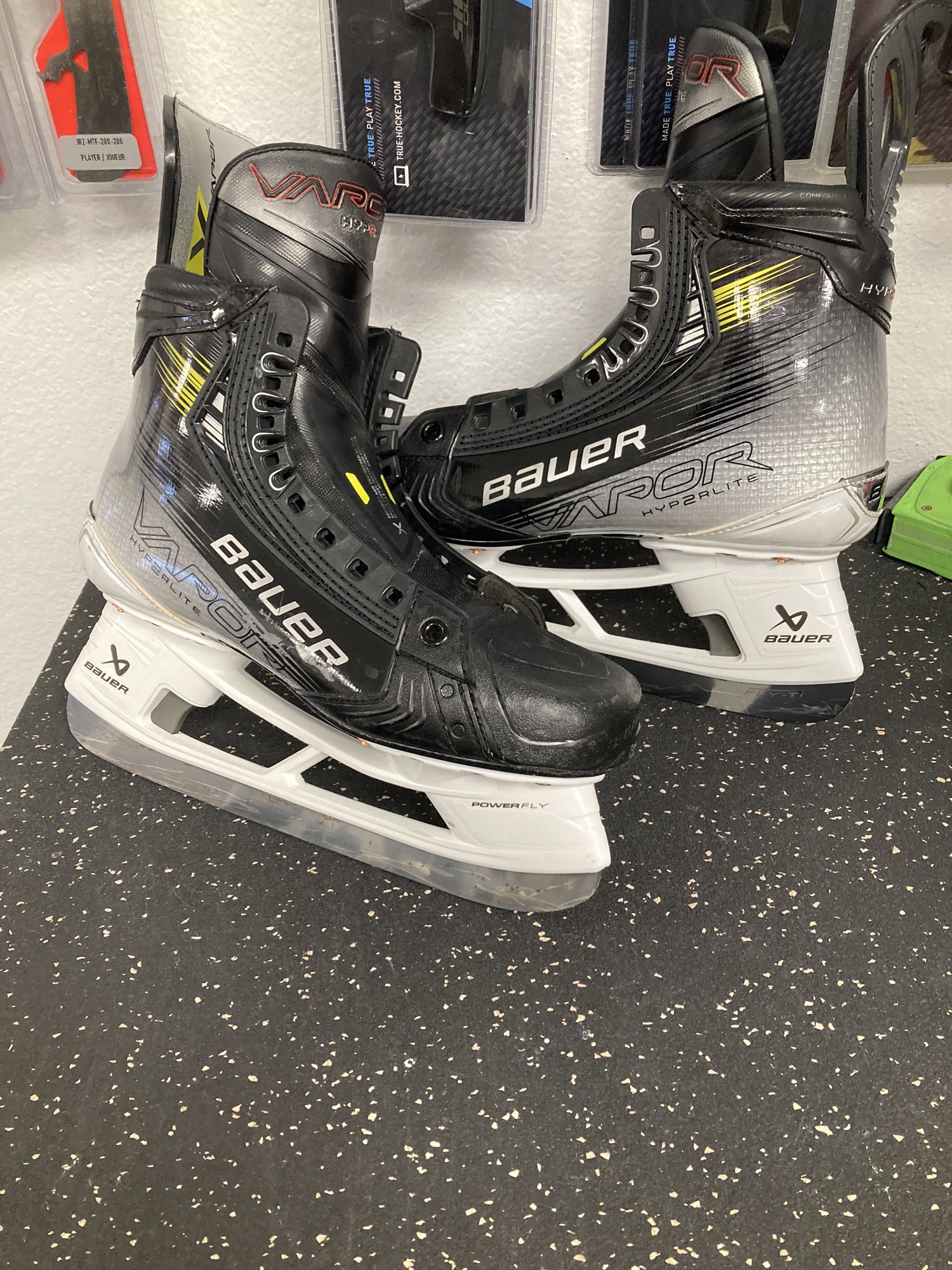Bauer Vapor Hyperlite 2 Hockey Skates Size 8 Fit 1 w/Superfeet + New ...