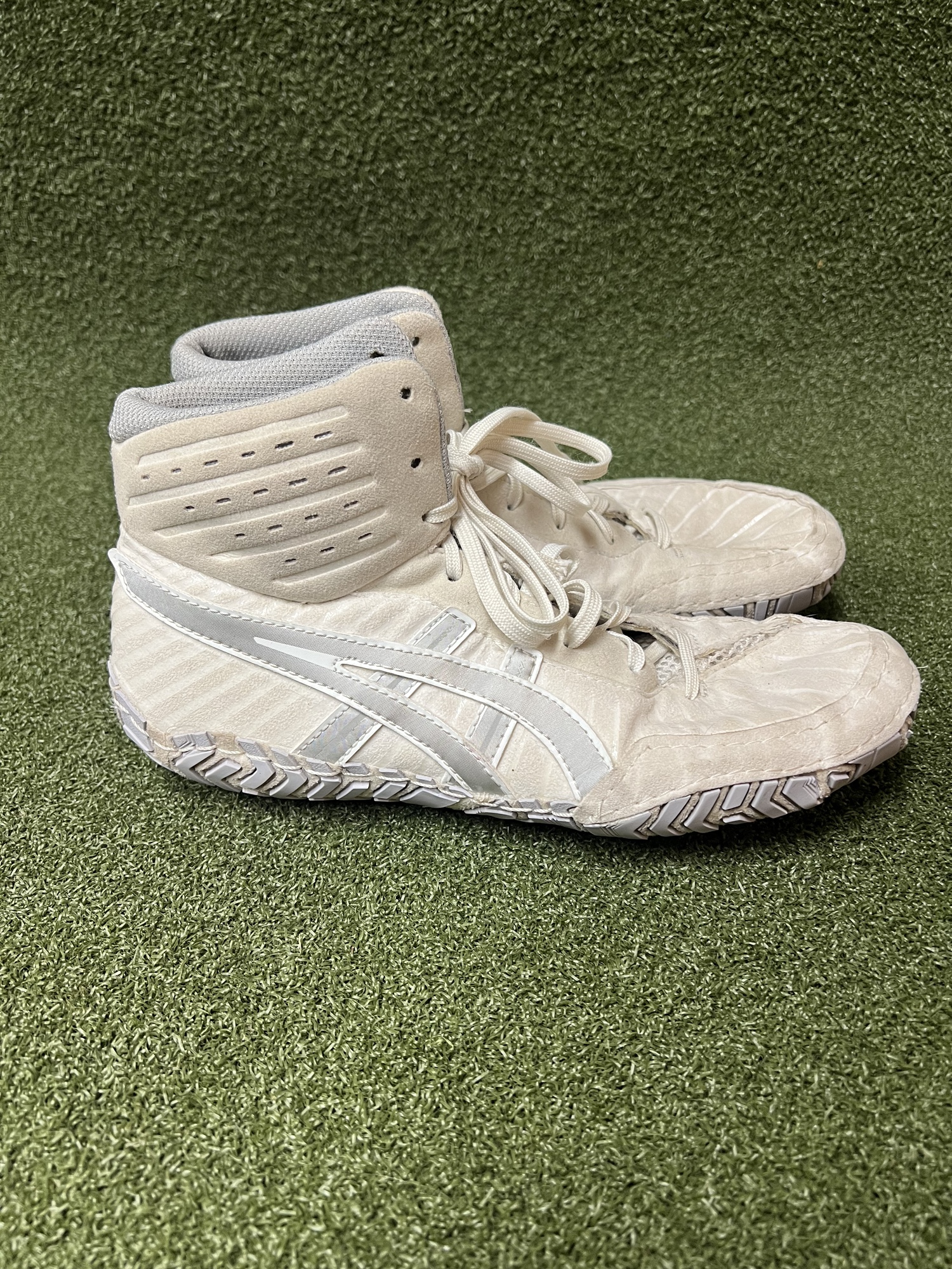 Asics Agressor Wrestling Shoes Size 7 (10783) | SidelineSwap