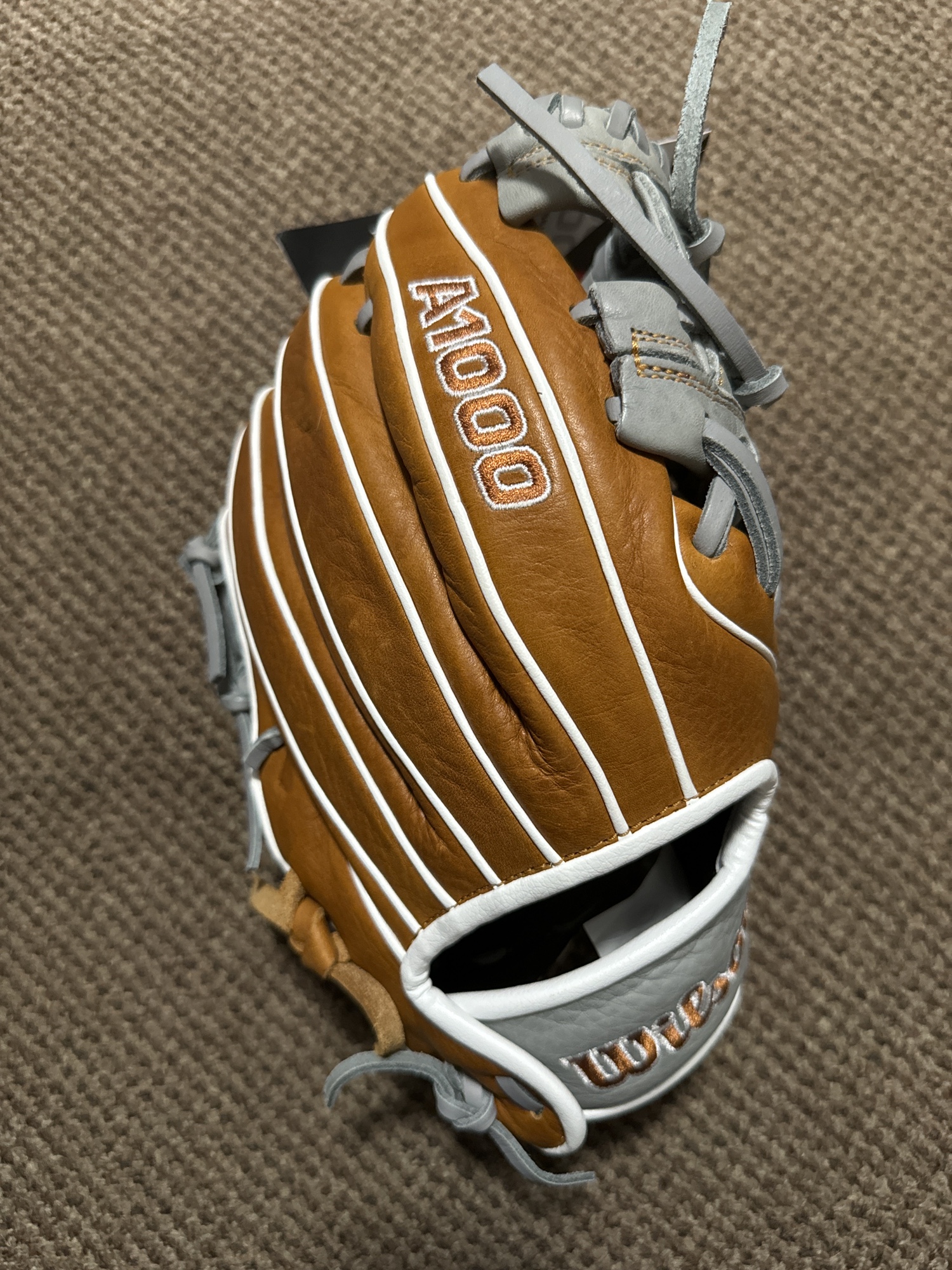 2024 Wilson A1000 (PF11) 11" Youth RHT Glove | Free Shipping | SidelineSwap