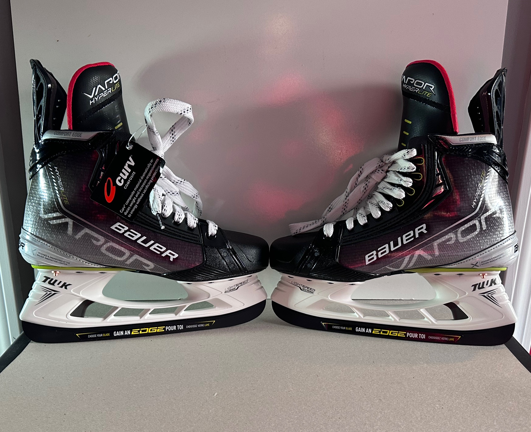 NEW Bauer Vapor Hyperlite Hockey Skates Size 7.5 Fit 2 | SidelineSwap