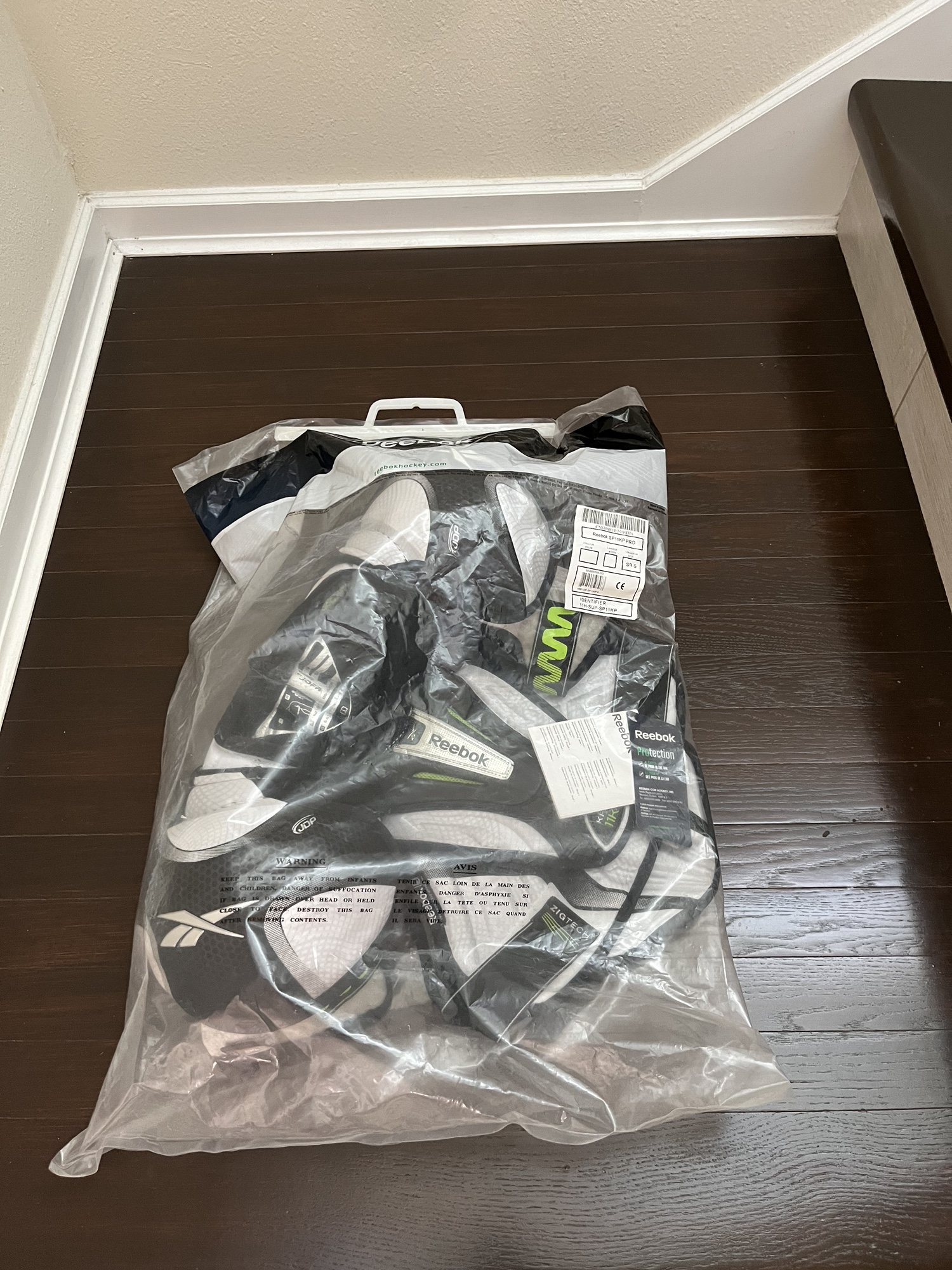 New Reebok 11K KFS Pro Stock shoulder pads senior small chest size Sr ...