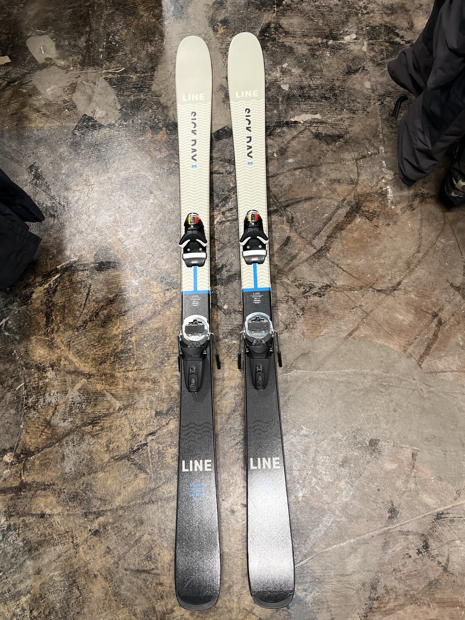 Used 172cm 2021 Line Sick Day 88 Skis with Look Pivot Bindings ...