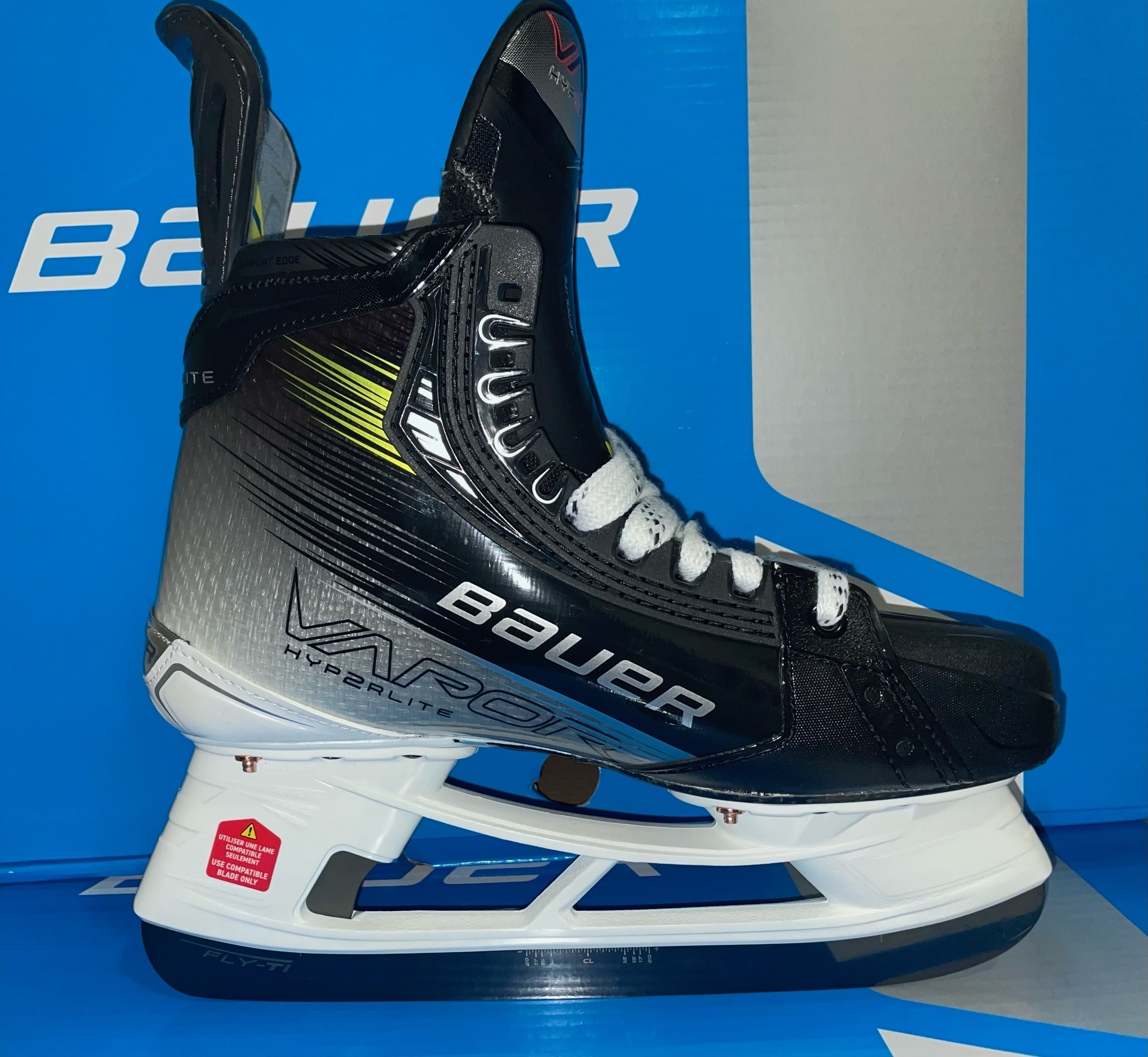 Senior New Bauer Vapor Hyperlite 2 Hockey Skates Size 8.0 Fit 2 w/ TI ...