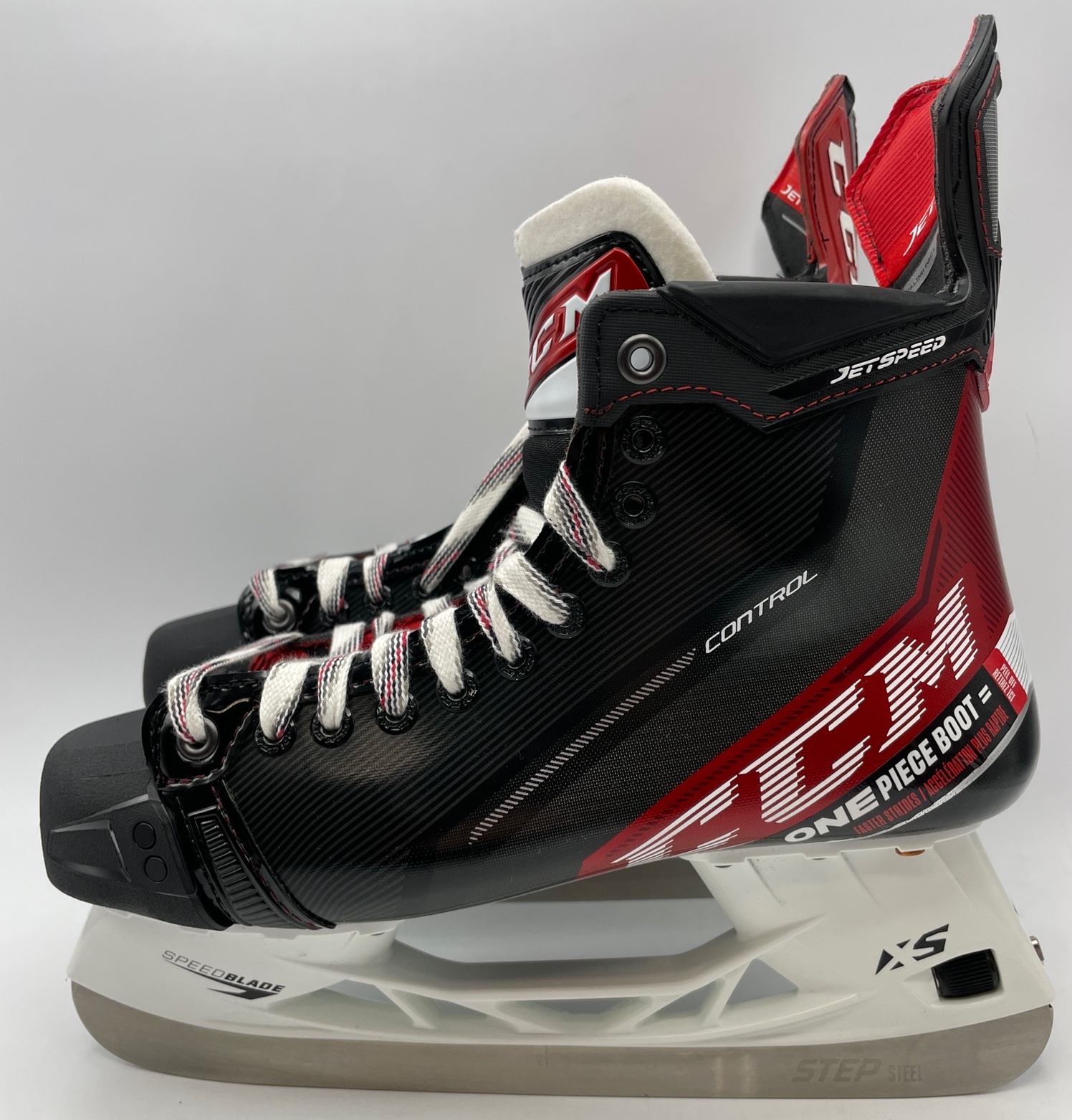 NEW CCM JetSpeed Control Senior Skates 9.5 Regular | SidelineSwap